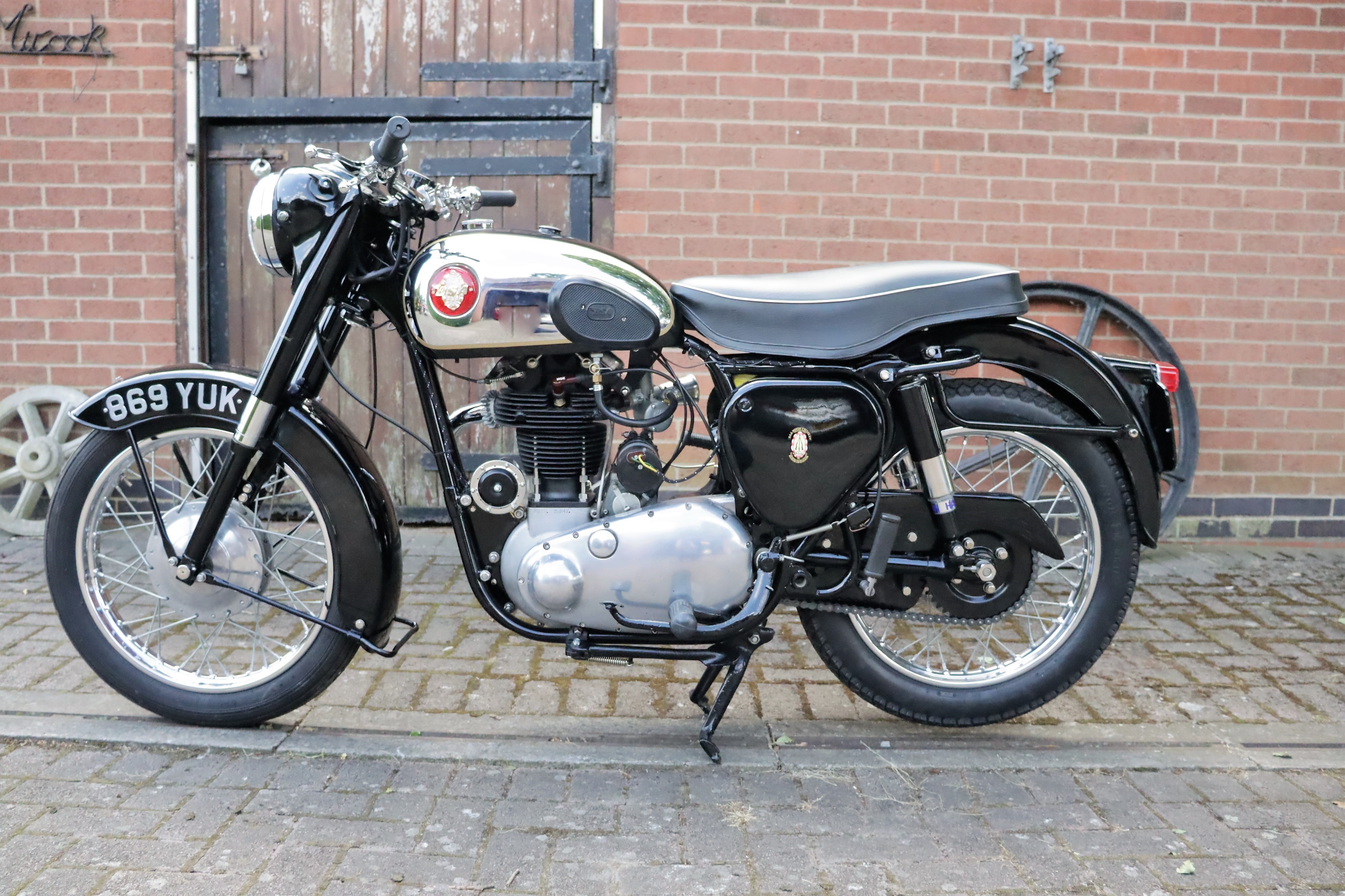 Lot 321 - 1957 BSA B31