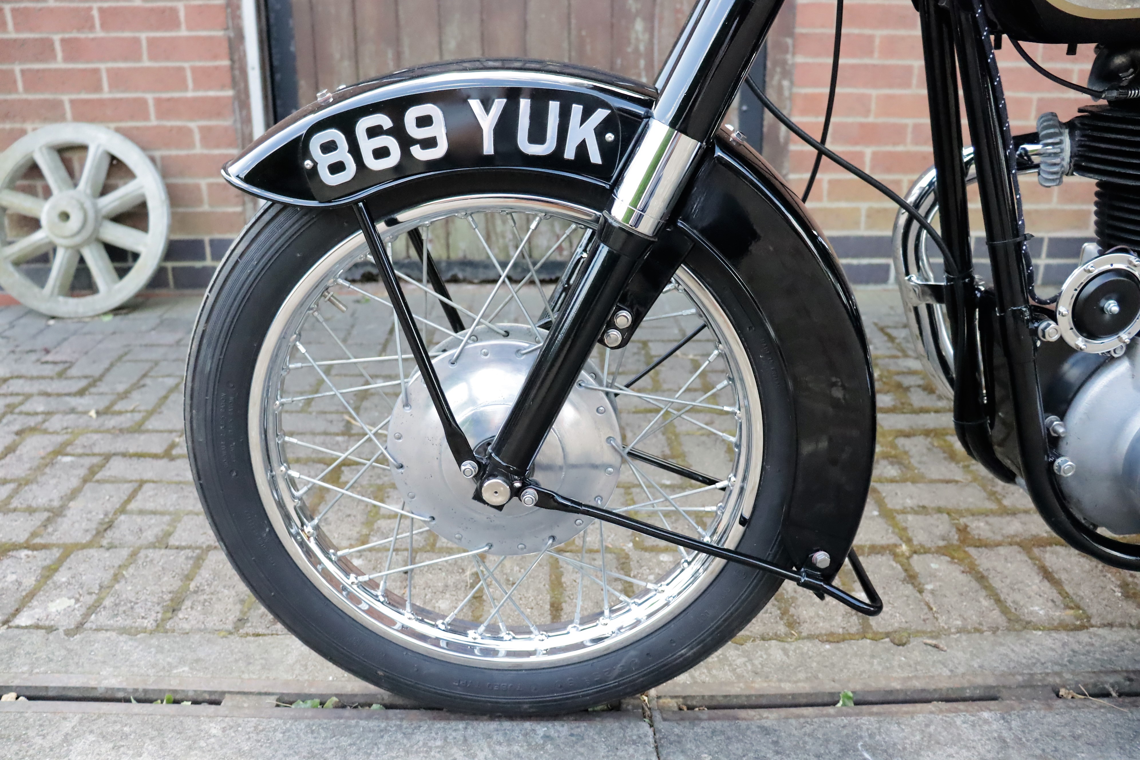 Lot 321 - 1957 BSA B31