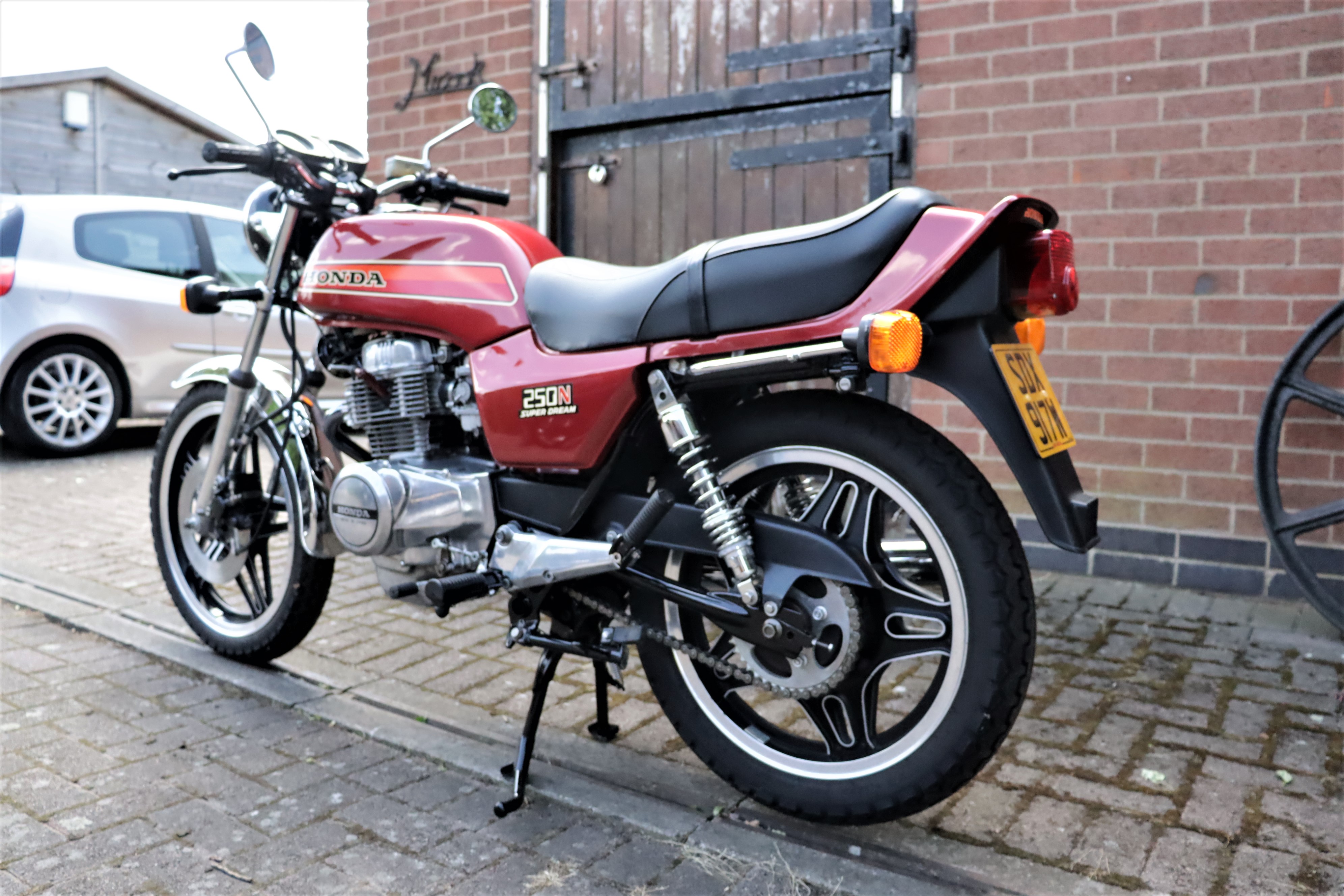 Lot 325 - 1981 Honda 250N Super Dream