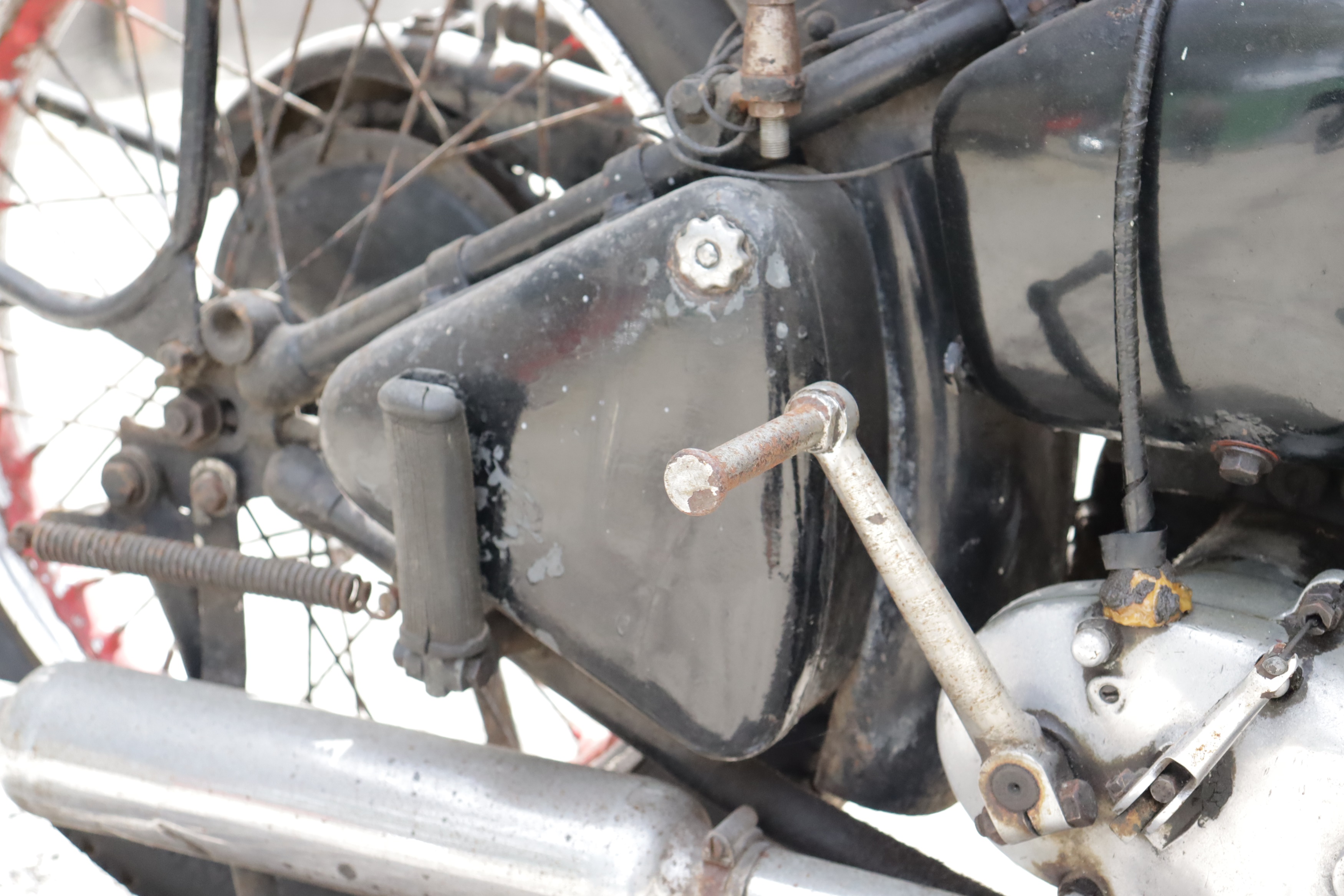 Lot 366 - 1950 Ariel NH Red Hunter