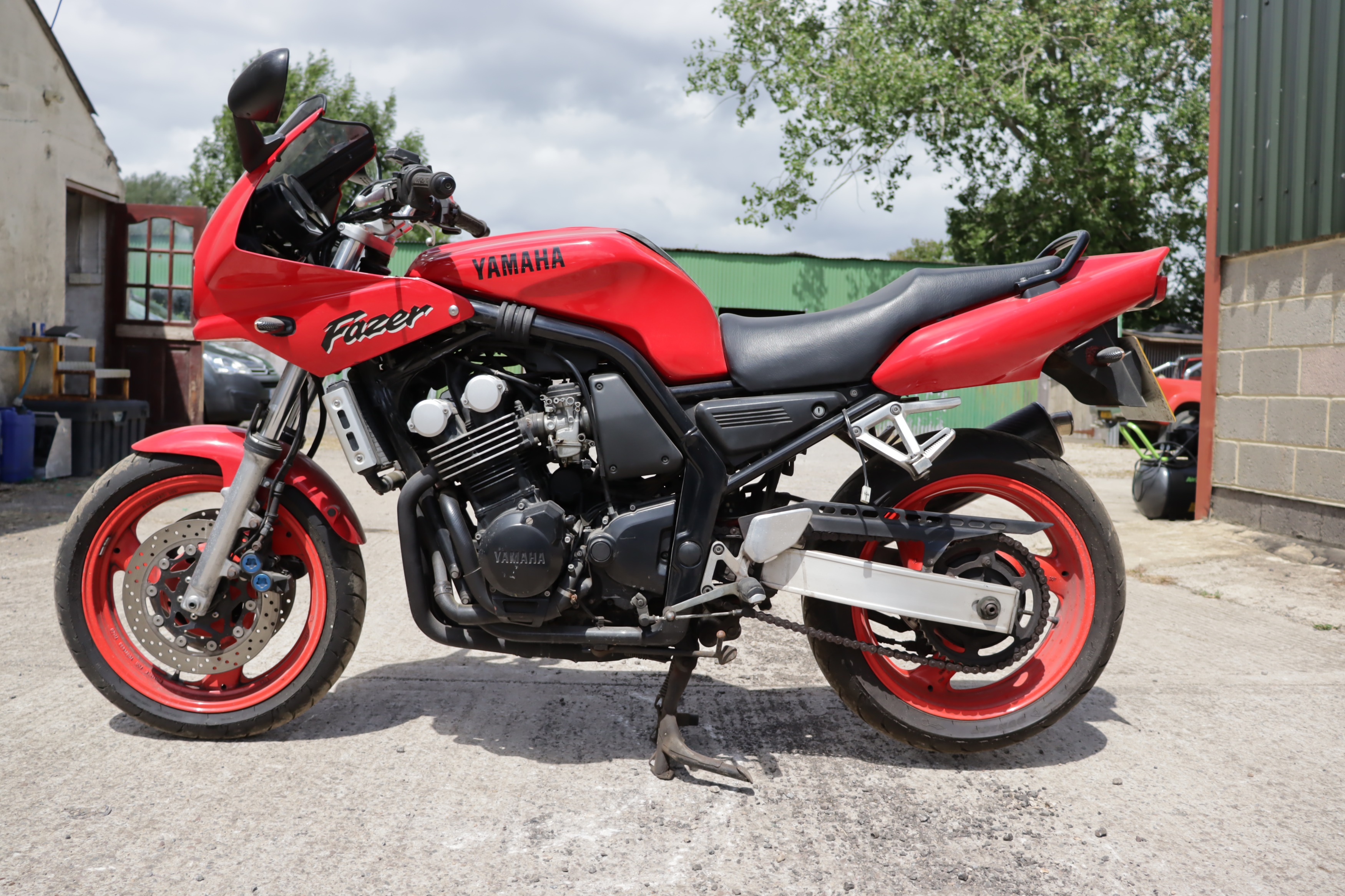 Lot 266 - 1998 Yamaha Fazer FZS600