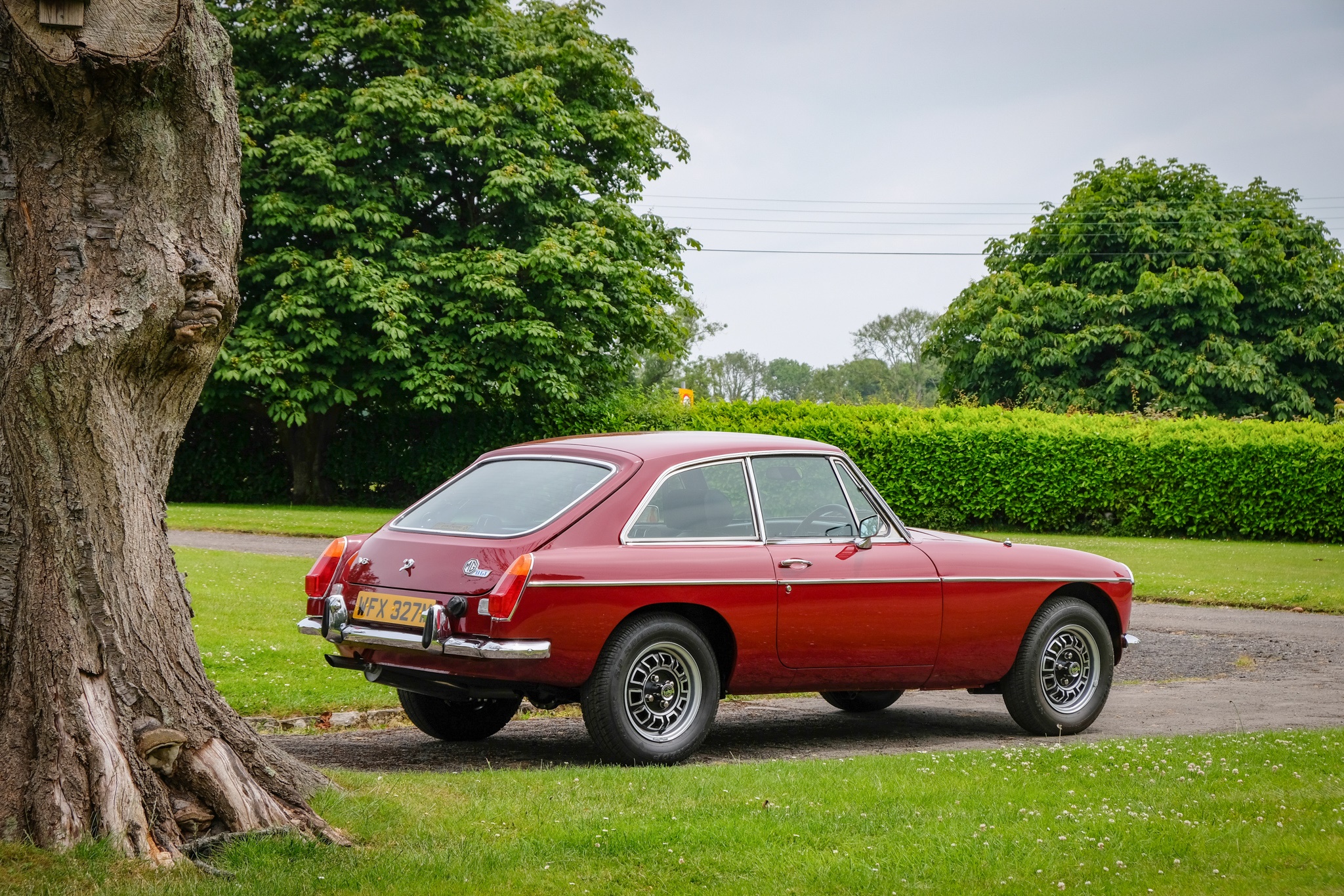 Lot 114 1973 MG B GT V8 lot-114-1973-mg-b-gt-v8