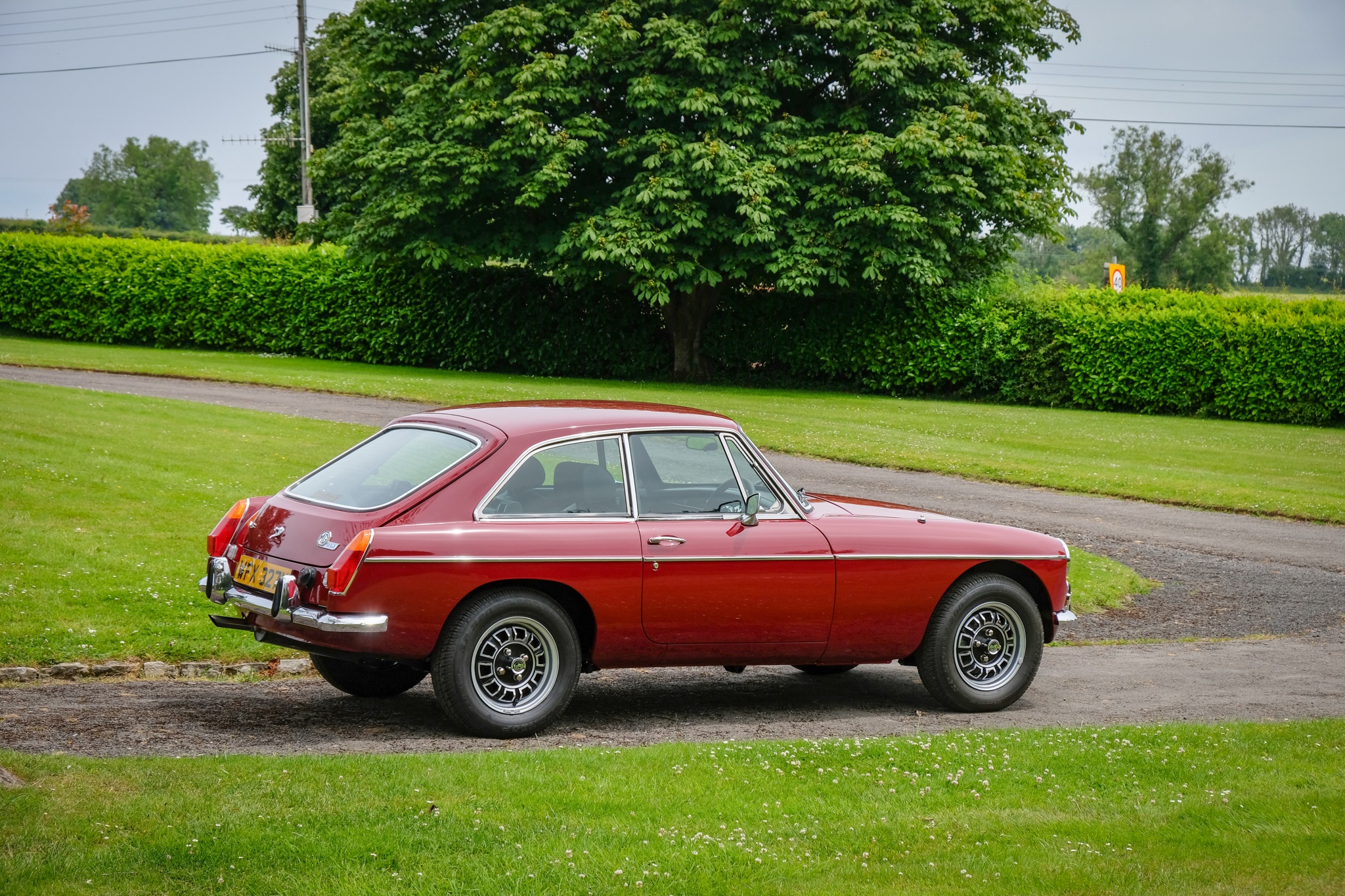 Lot 114 1973 MG B GT V8 lot-114-1973-mg-b-gt-v8