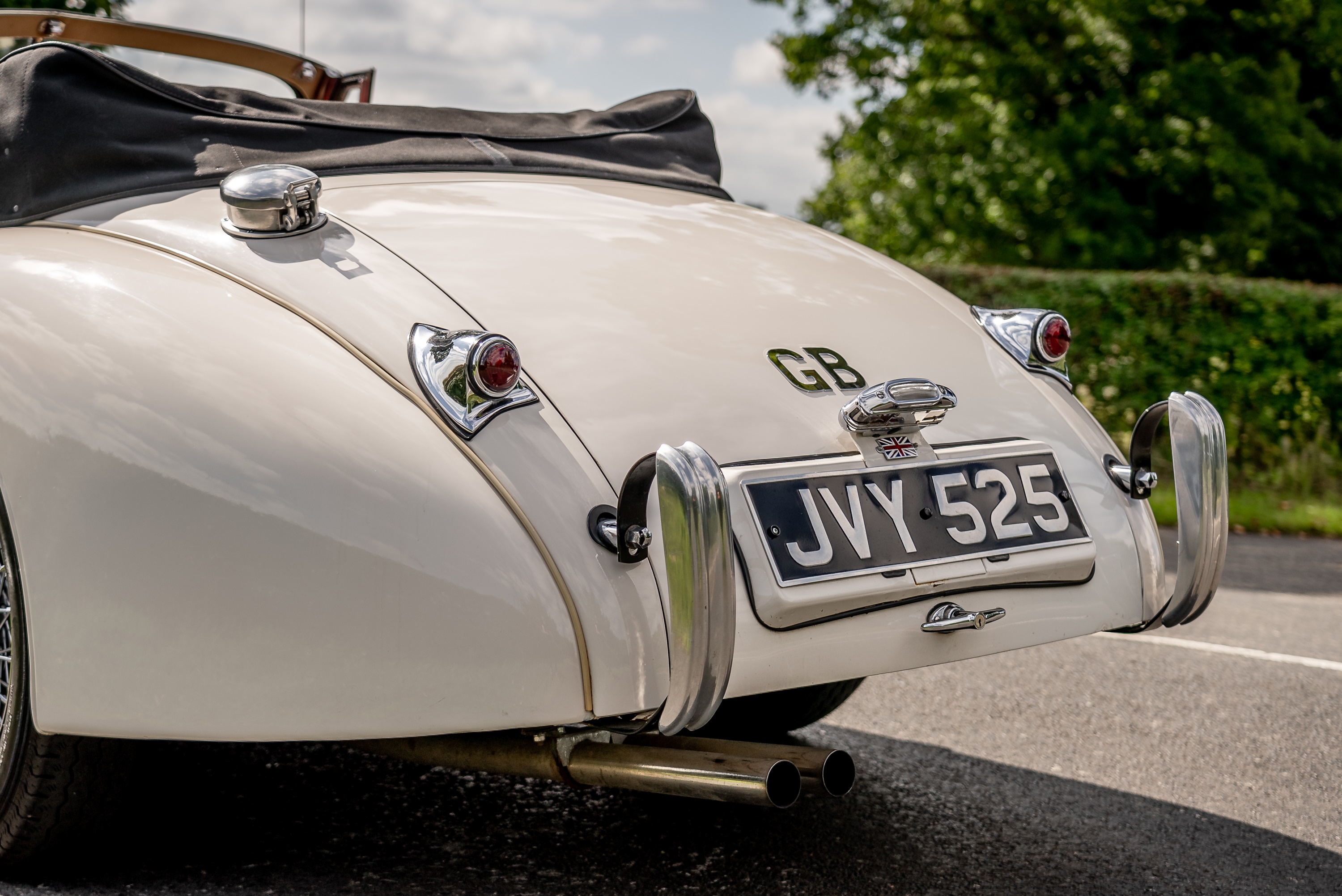 Lot 76 - 1953 Jaguar XK120 Drophead Coupe