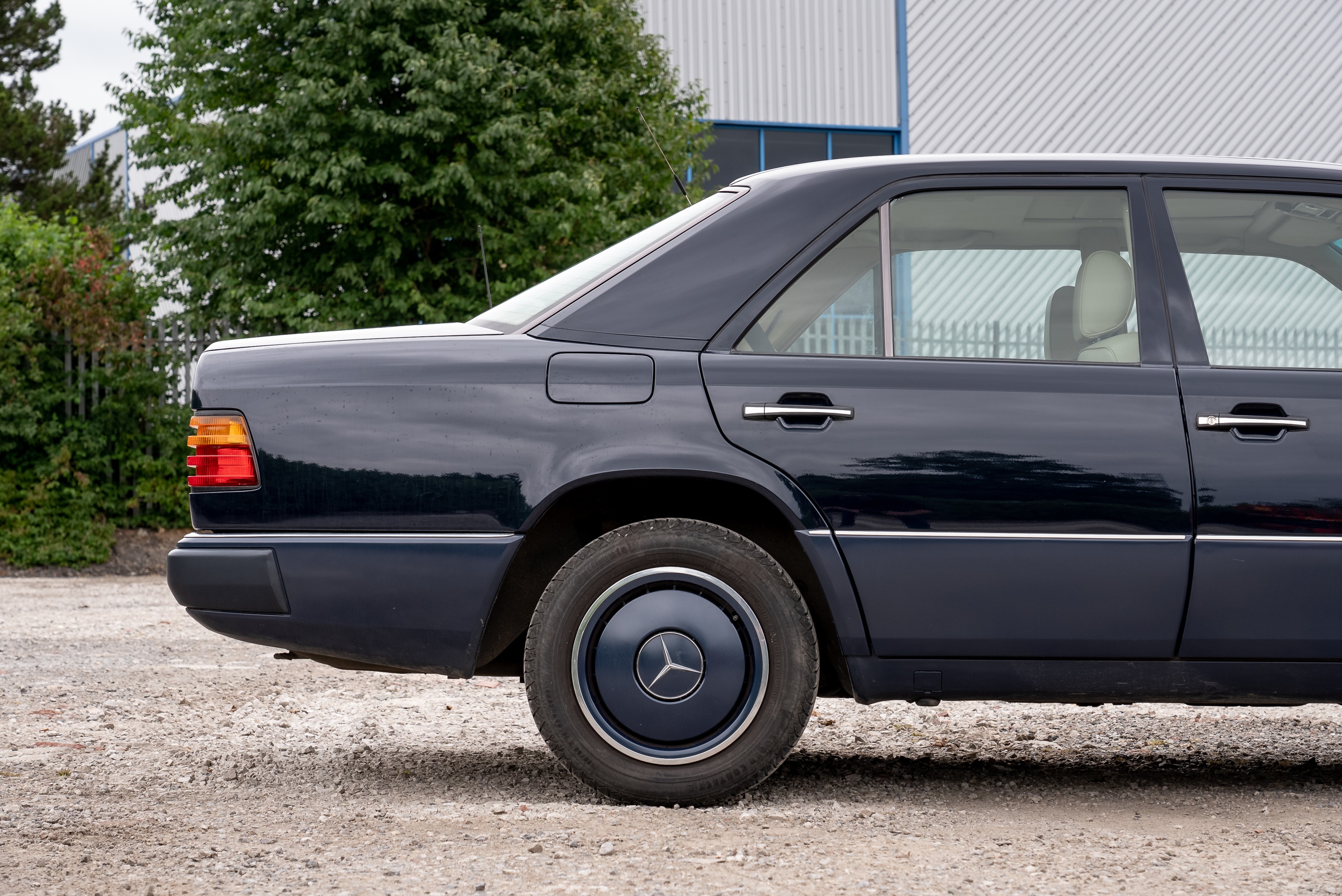 Lot 115 - 1990 Mercedes-Benz 260 E