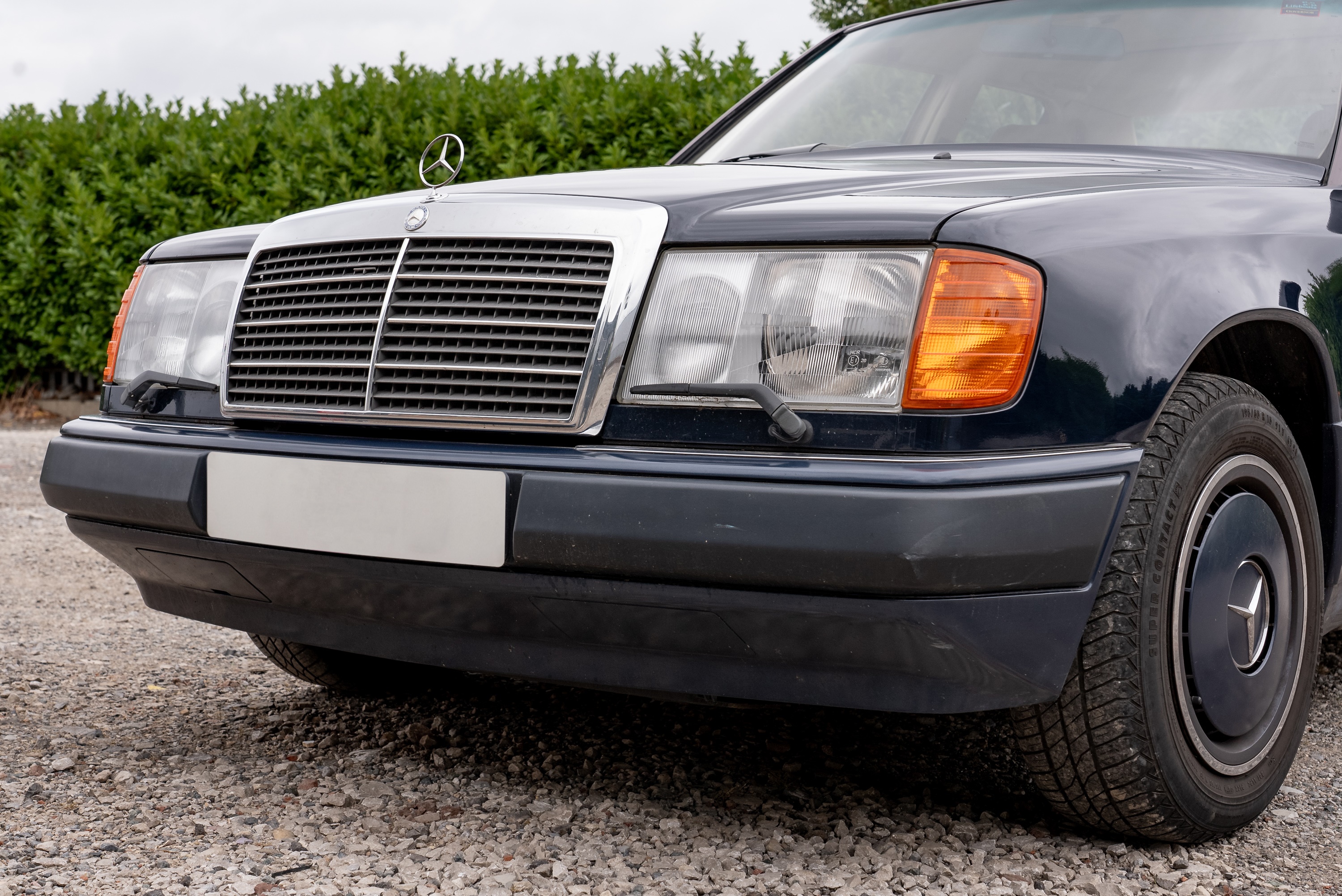 Lot 115 - 1990 Mercedes-Benz 260 E