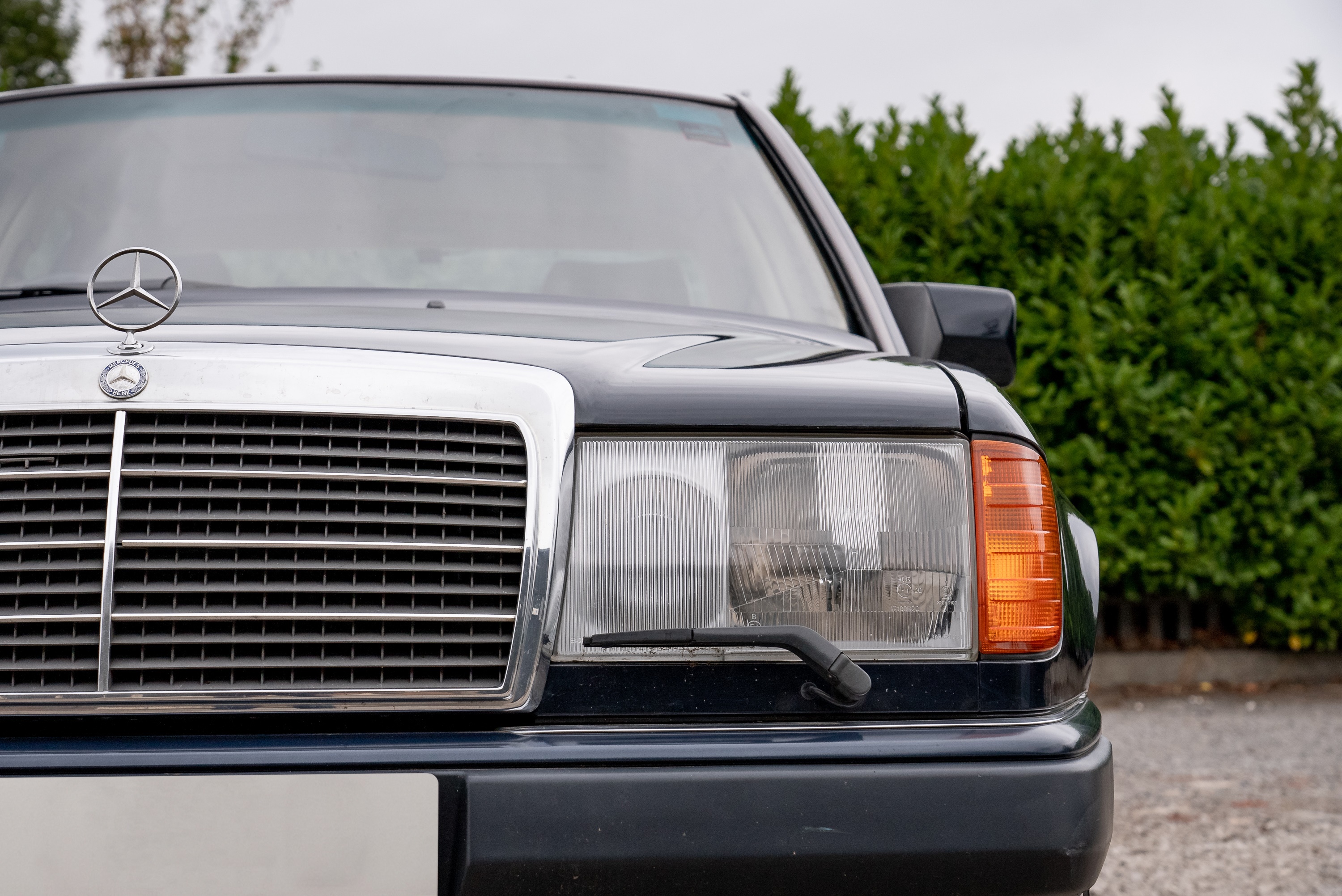 Lot 115 - 1990 Mercedes-Benz 260 E