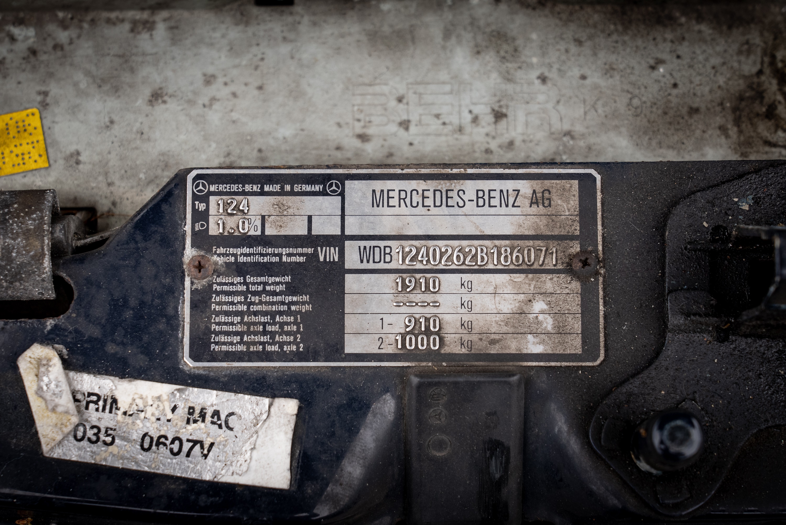 Lot 115 - 1990 Mercedes-Benz 260 E