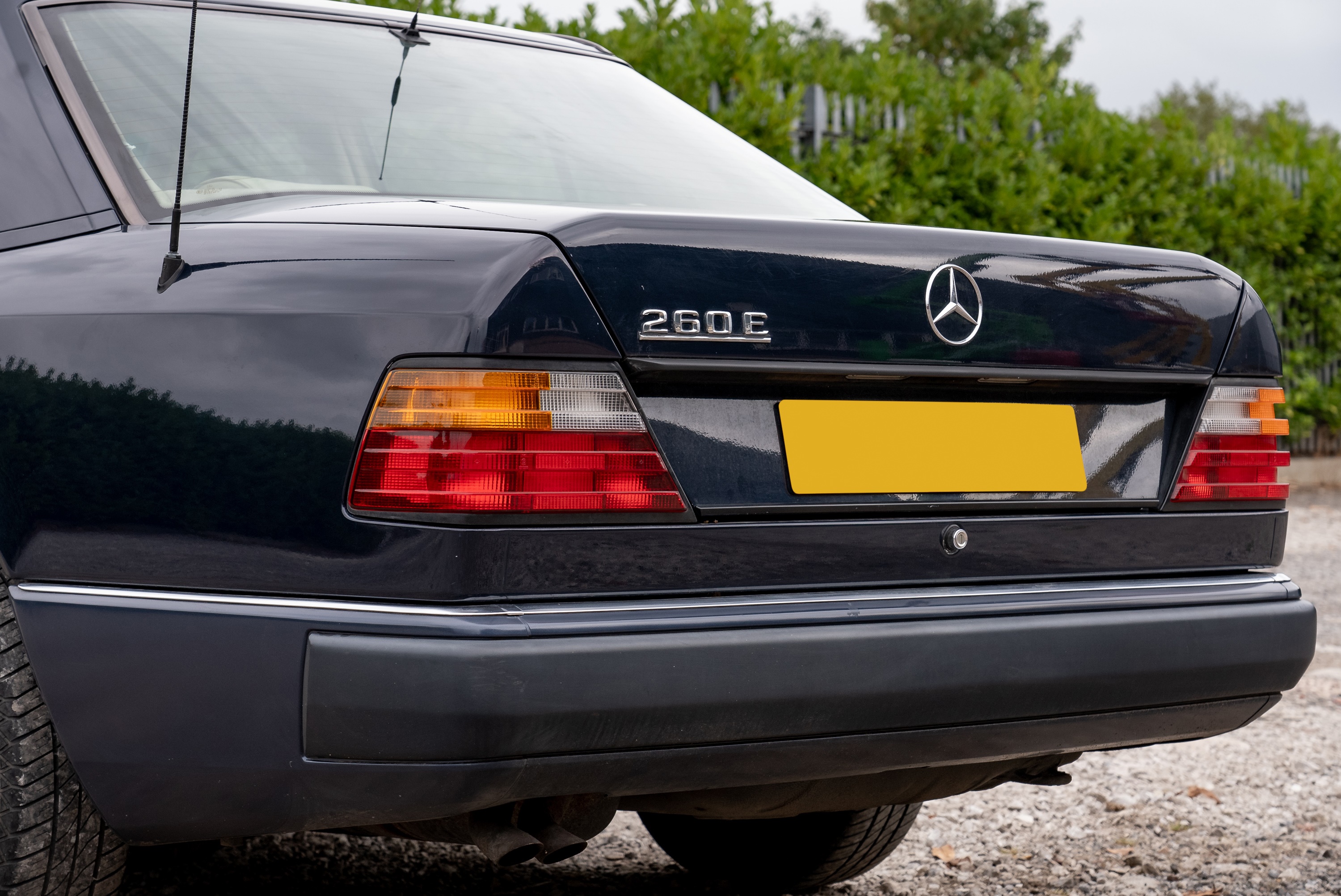 Lot 115 - 1990 Mercedes-Benz 260 E