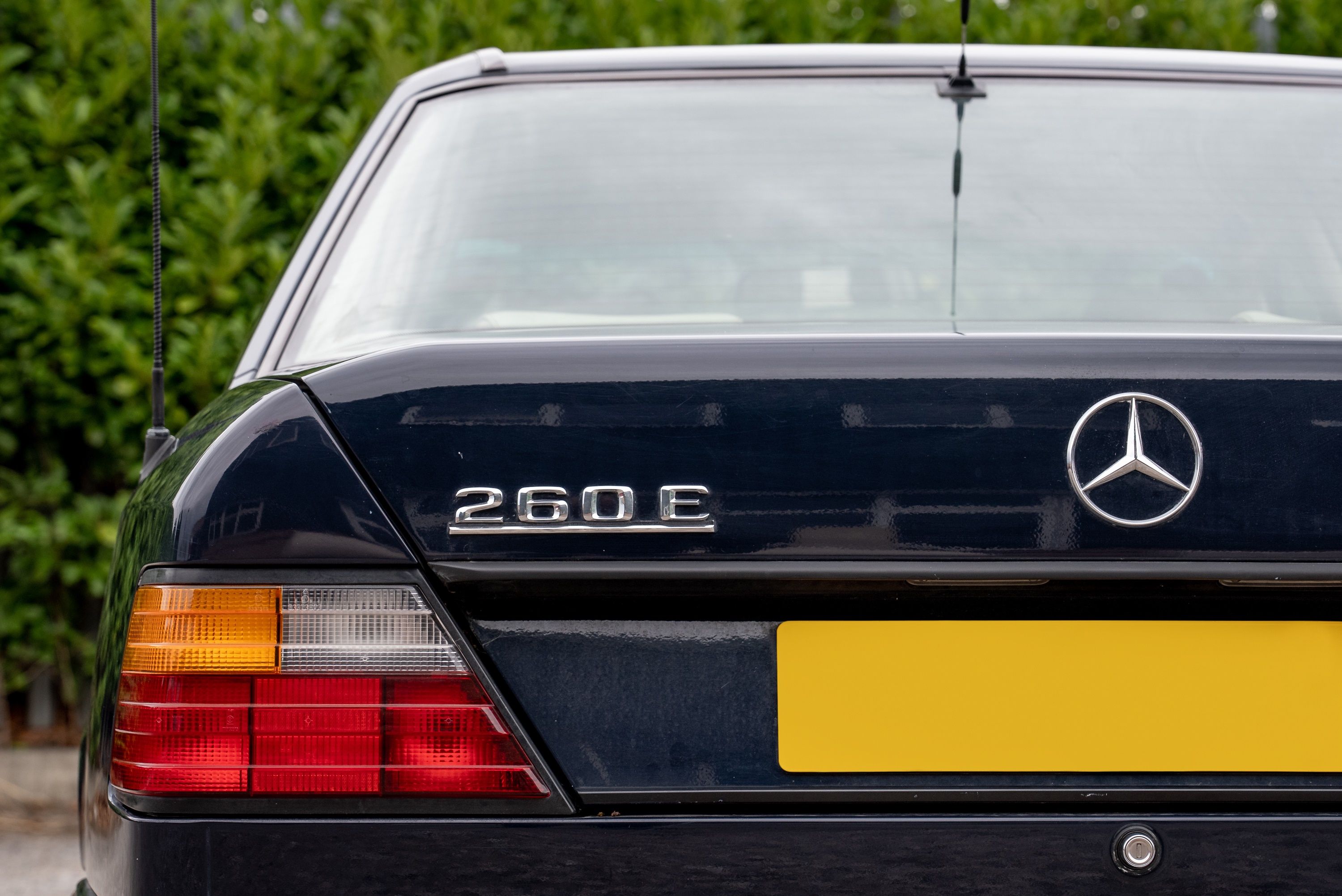 Lot 115 - 1990 Mercedes-Benz 260 E