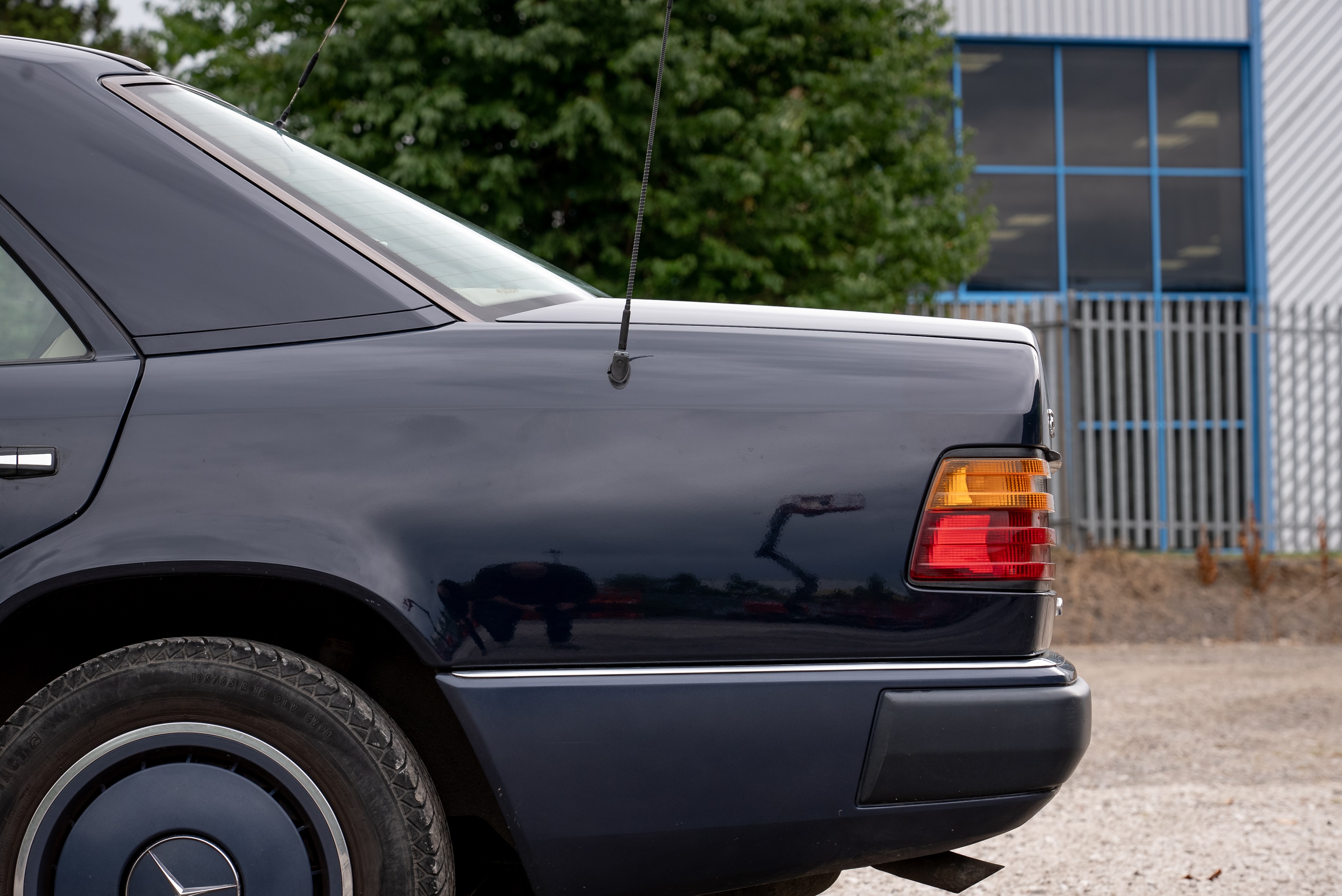 Lot 115 - 1990 Mercedes-Benz 260 E