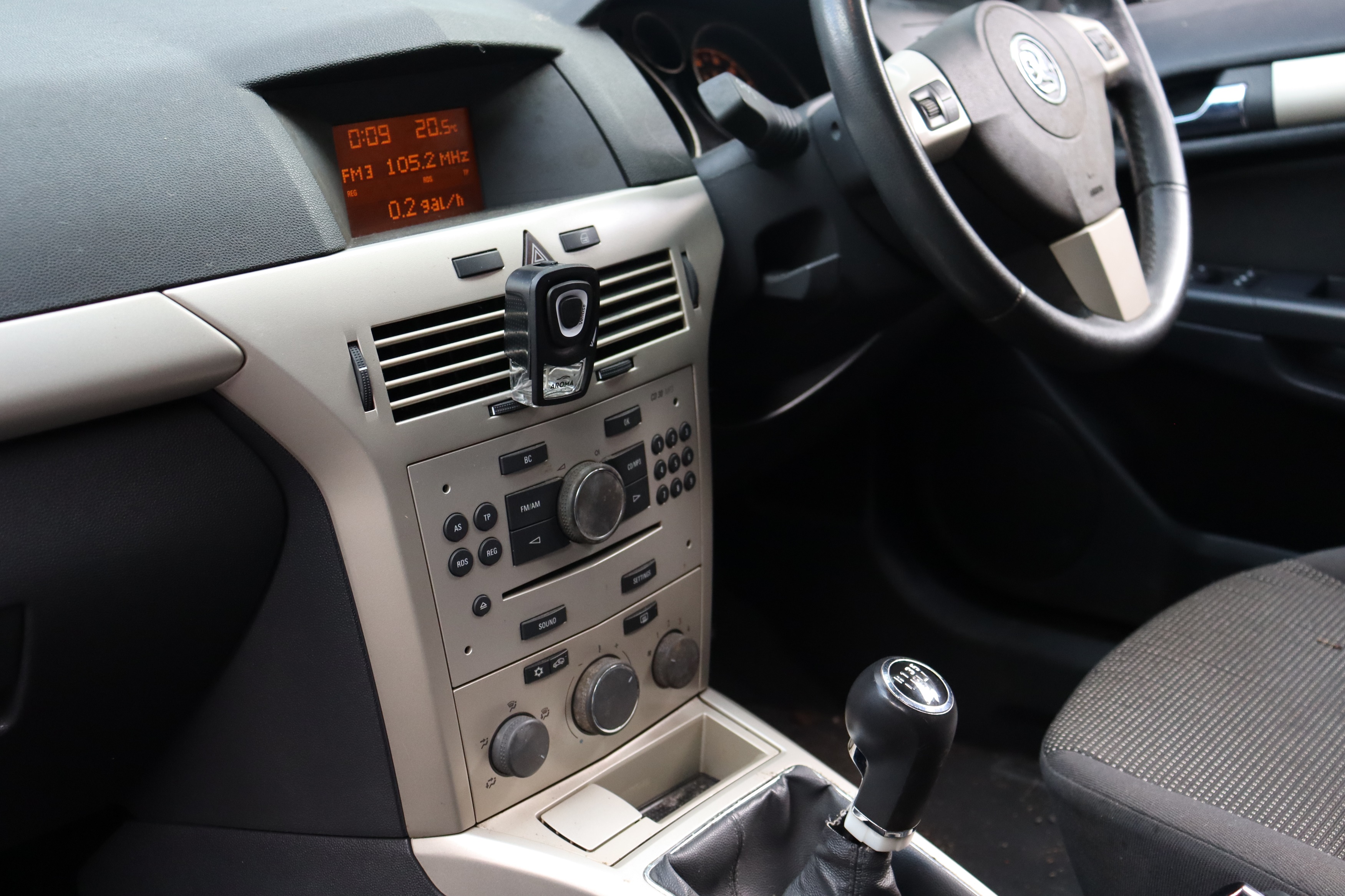 Lot 816 - 2008 Vauxhall Astra Twin Top Sport