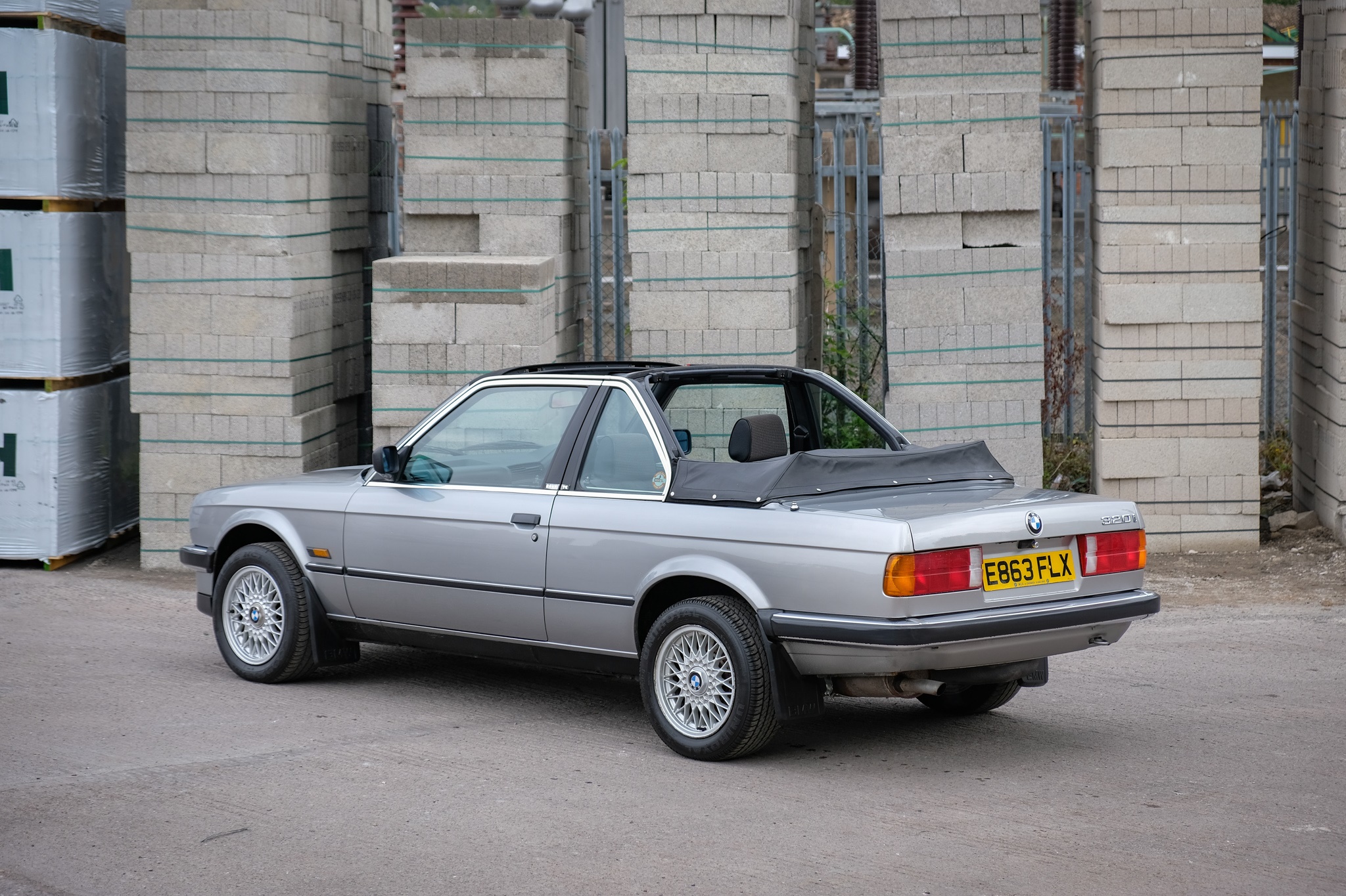Lot 21 - 1987 BMW 320i Baur Cabriolet