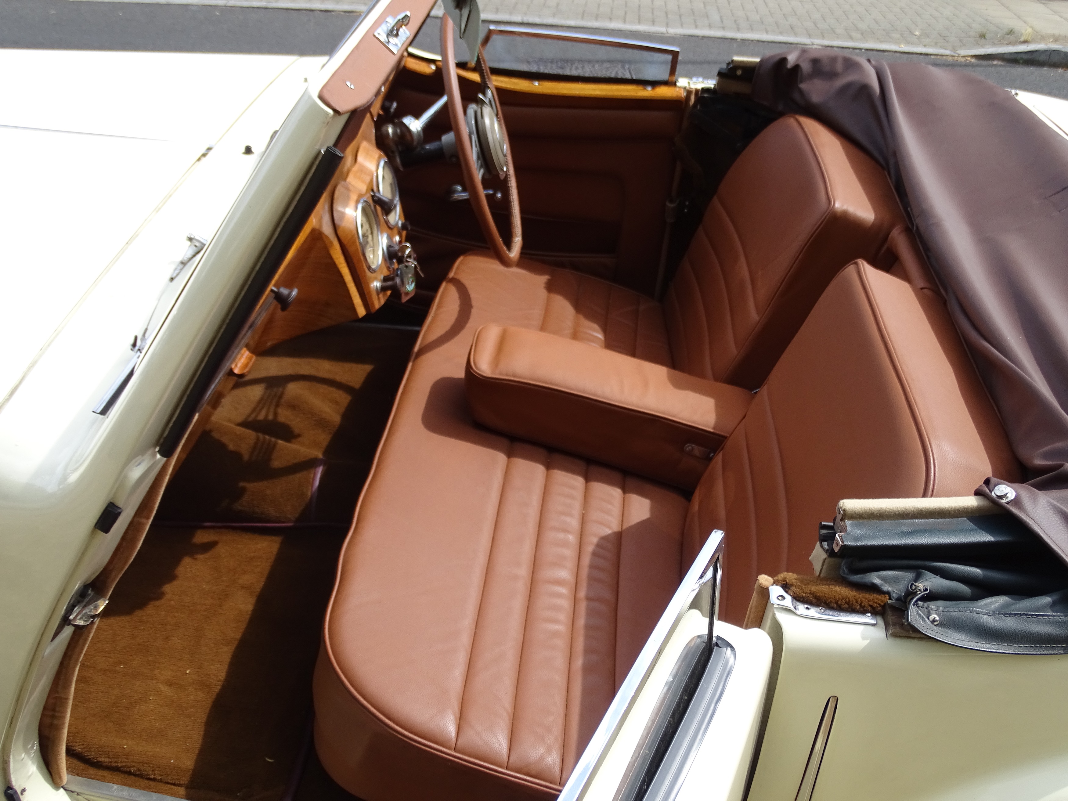Lot 829 - 1949 Triumph 2000 Roadster