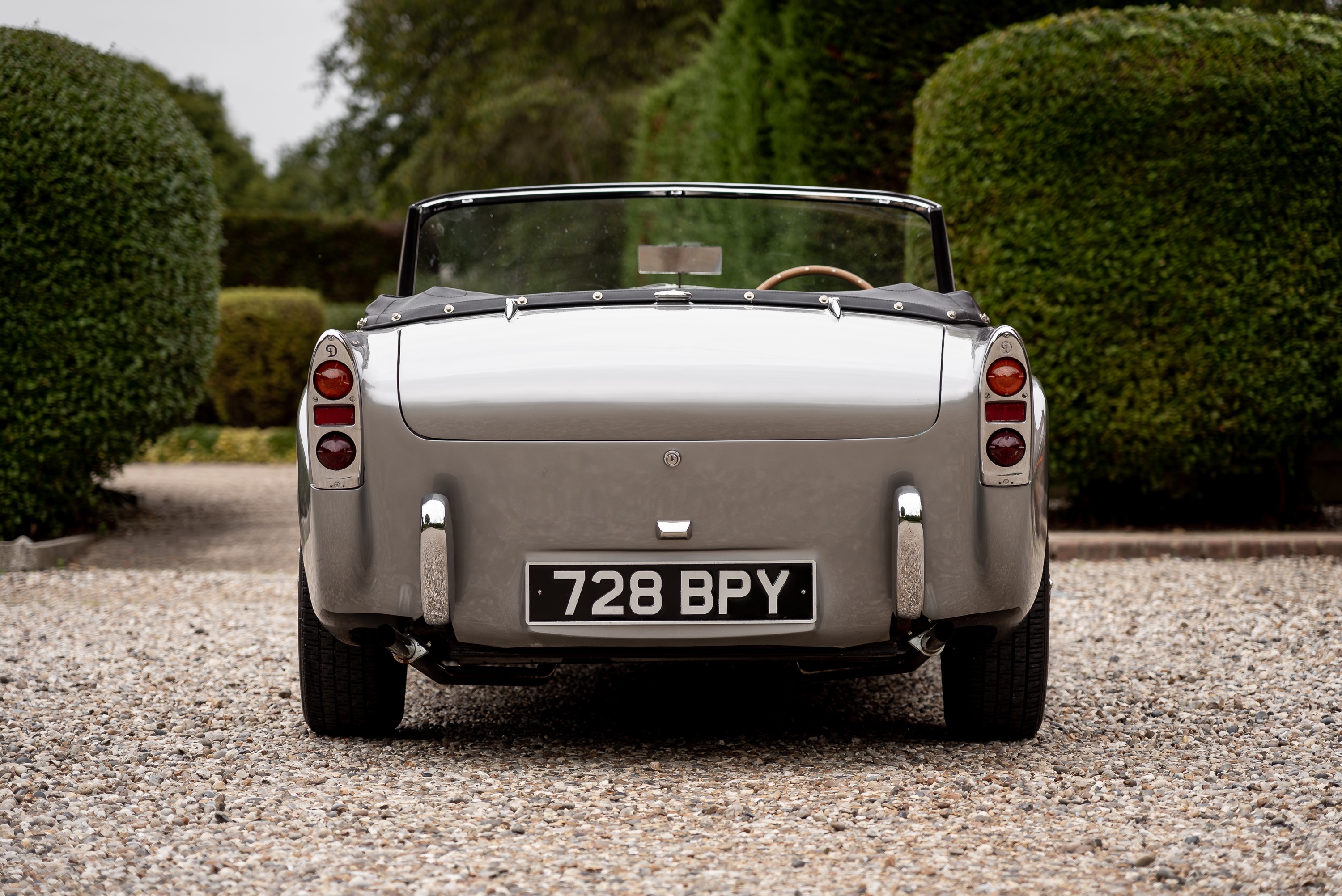 Lot 17 - 1962 Daimler Dart SP250 'B-Spec'