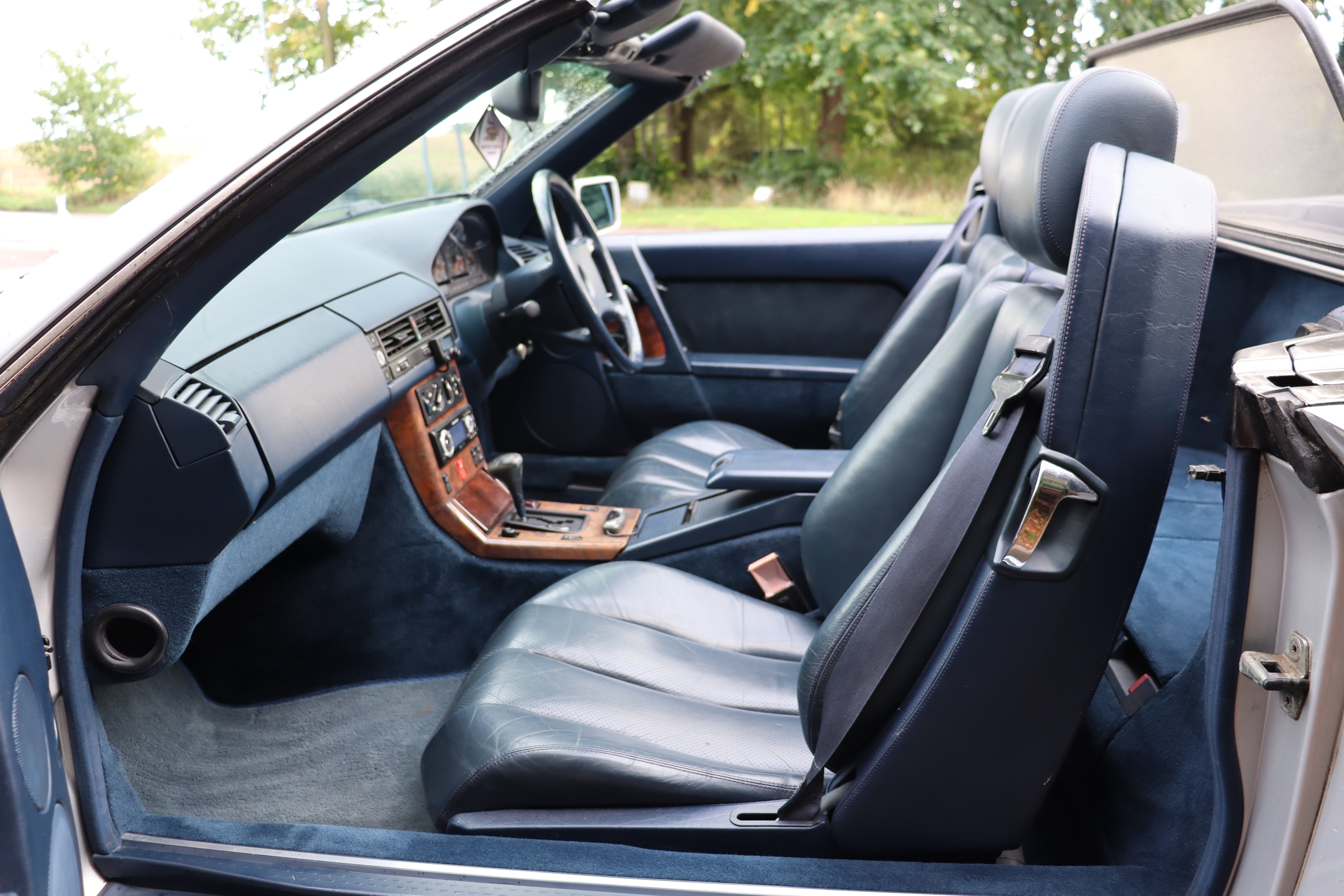 Lot 207 - 1991 Mercedes-Benz SL 500