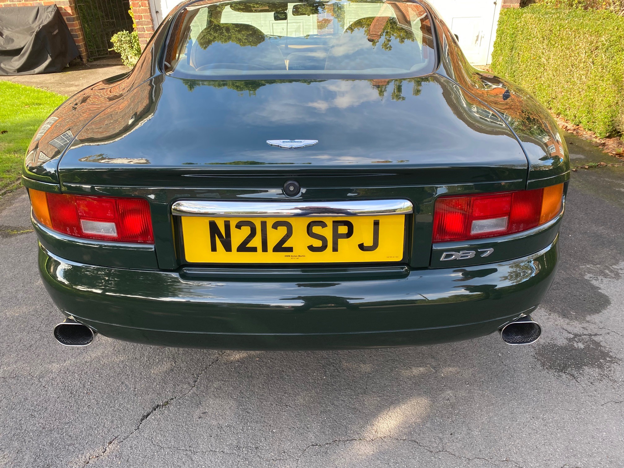 Lot 98 - 1995 Aston Martin DB7 Coupe
