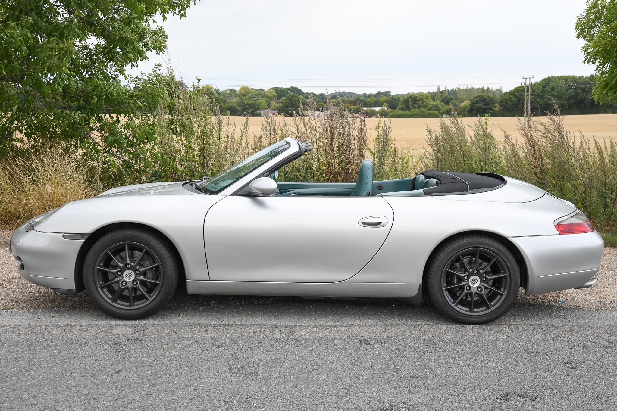 Lot 318 - 1999 Porsche 911 Carrera 2 Cabriolet