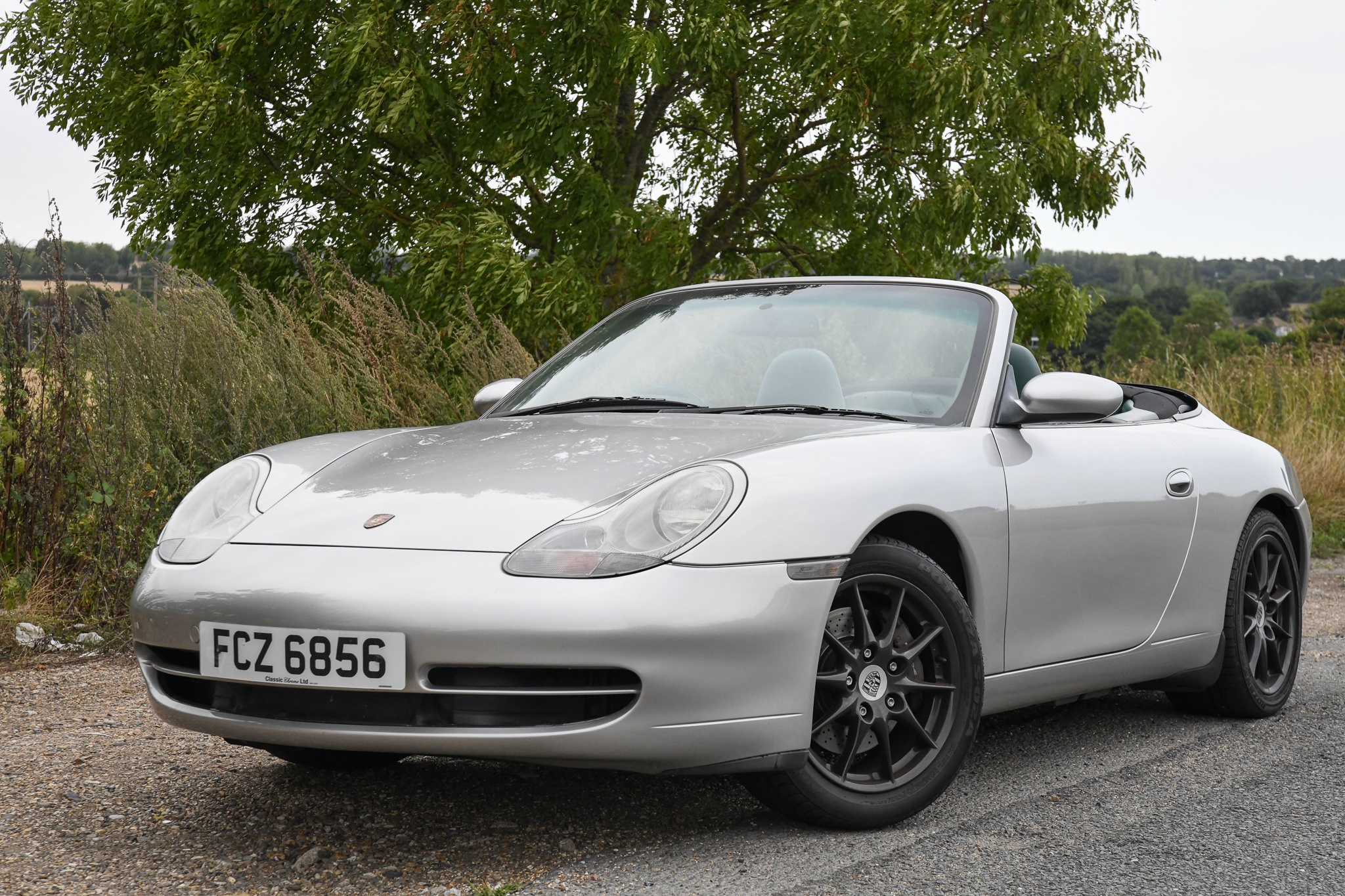 Lot 318 - 1999 Porsche 911 Carrera 2 Cabriolet