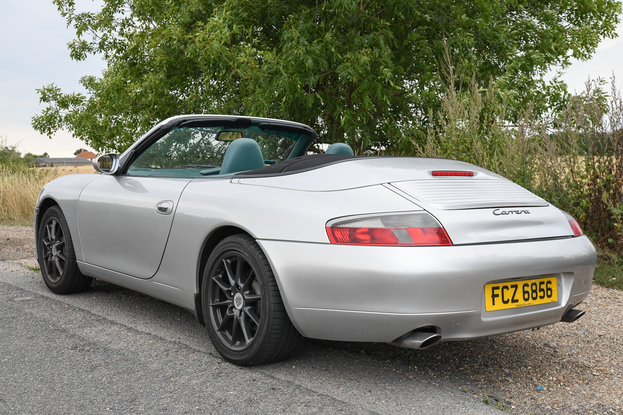 Lot 318 - 1999 Porsche 911 Carrera 2 Cabriolet