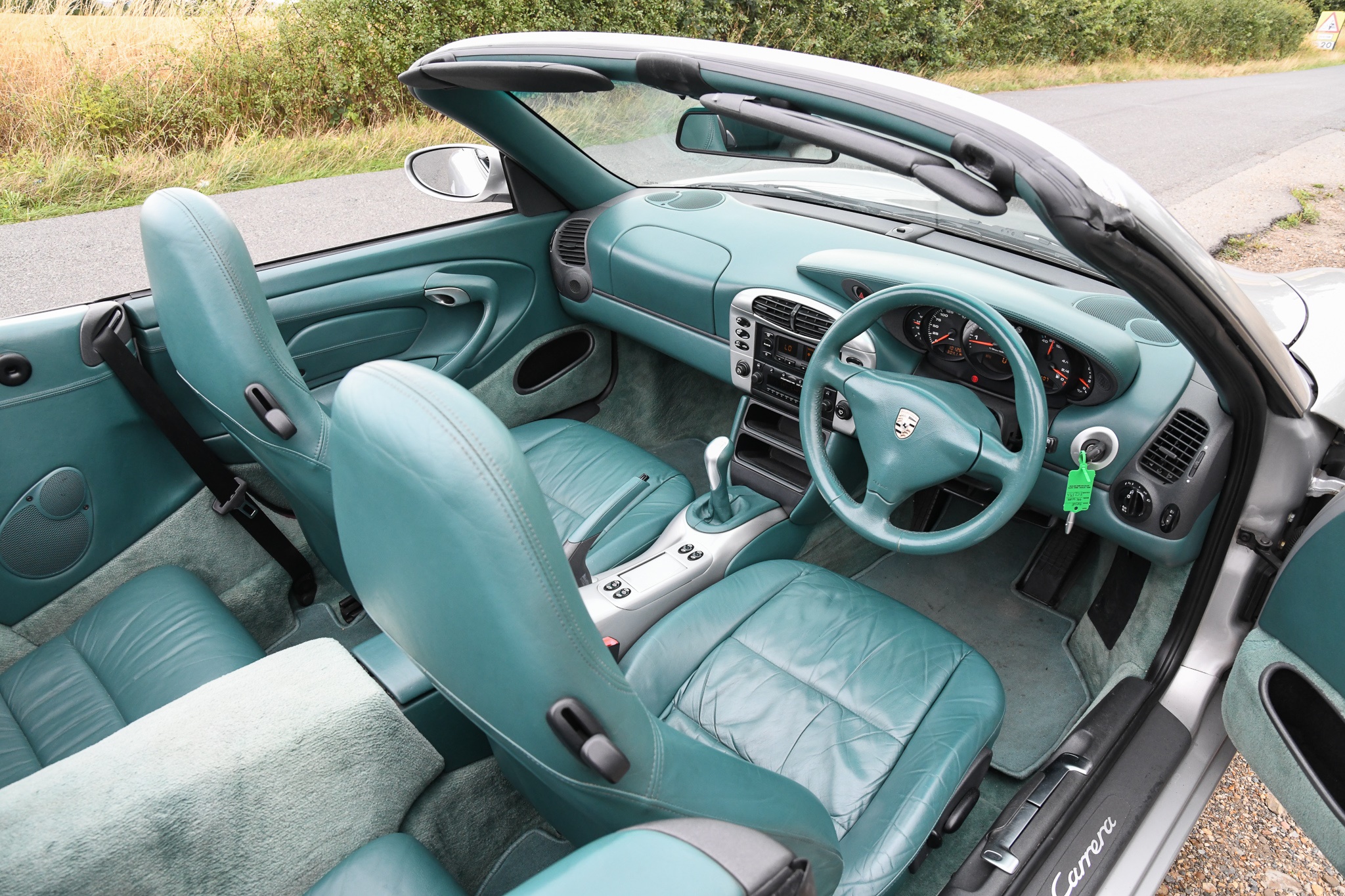 Lot 318 - 1999 Porsche 911 Carrera 2 Cabriolet