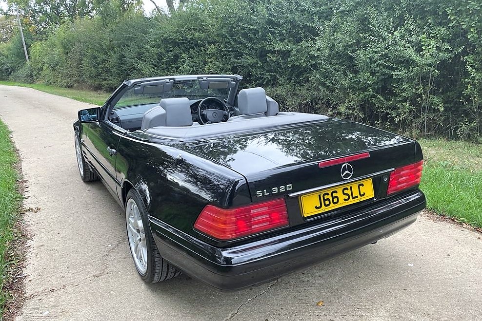Lot 234 - 1998 Mercedes-Benz SL 320