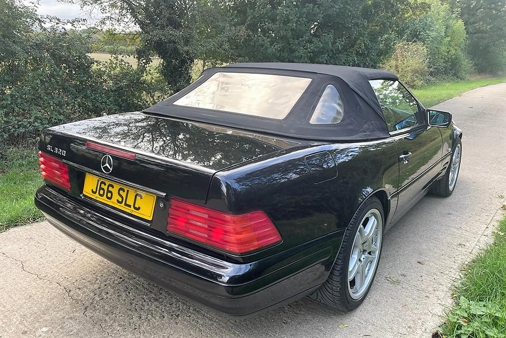 Lot 234 - 1998 Mercedes-Benz SL 320