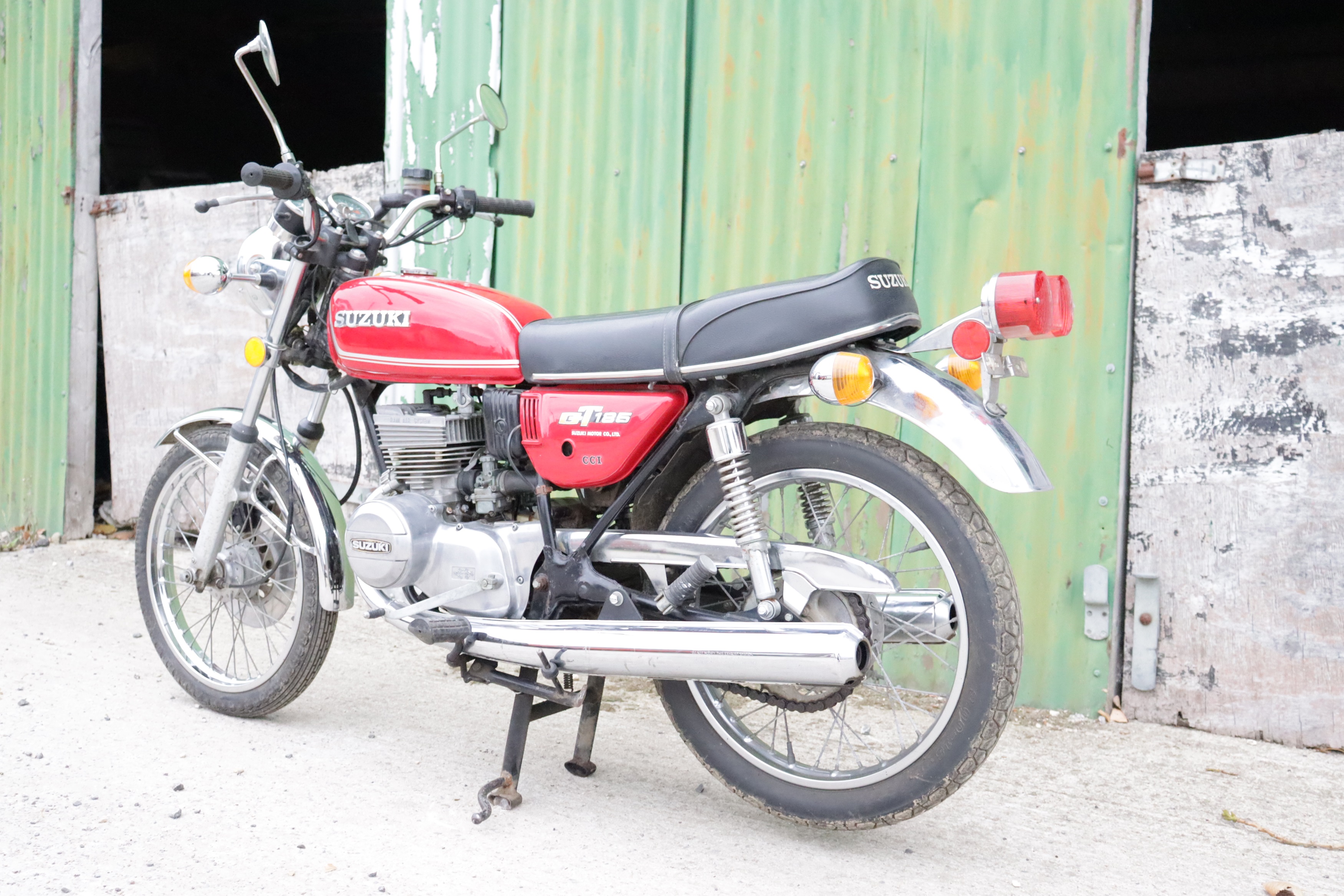 Lot 221 - 1975 Suzuki GT 185