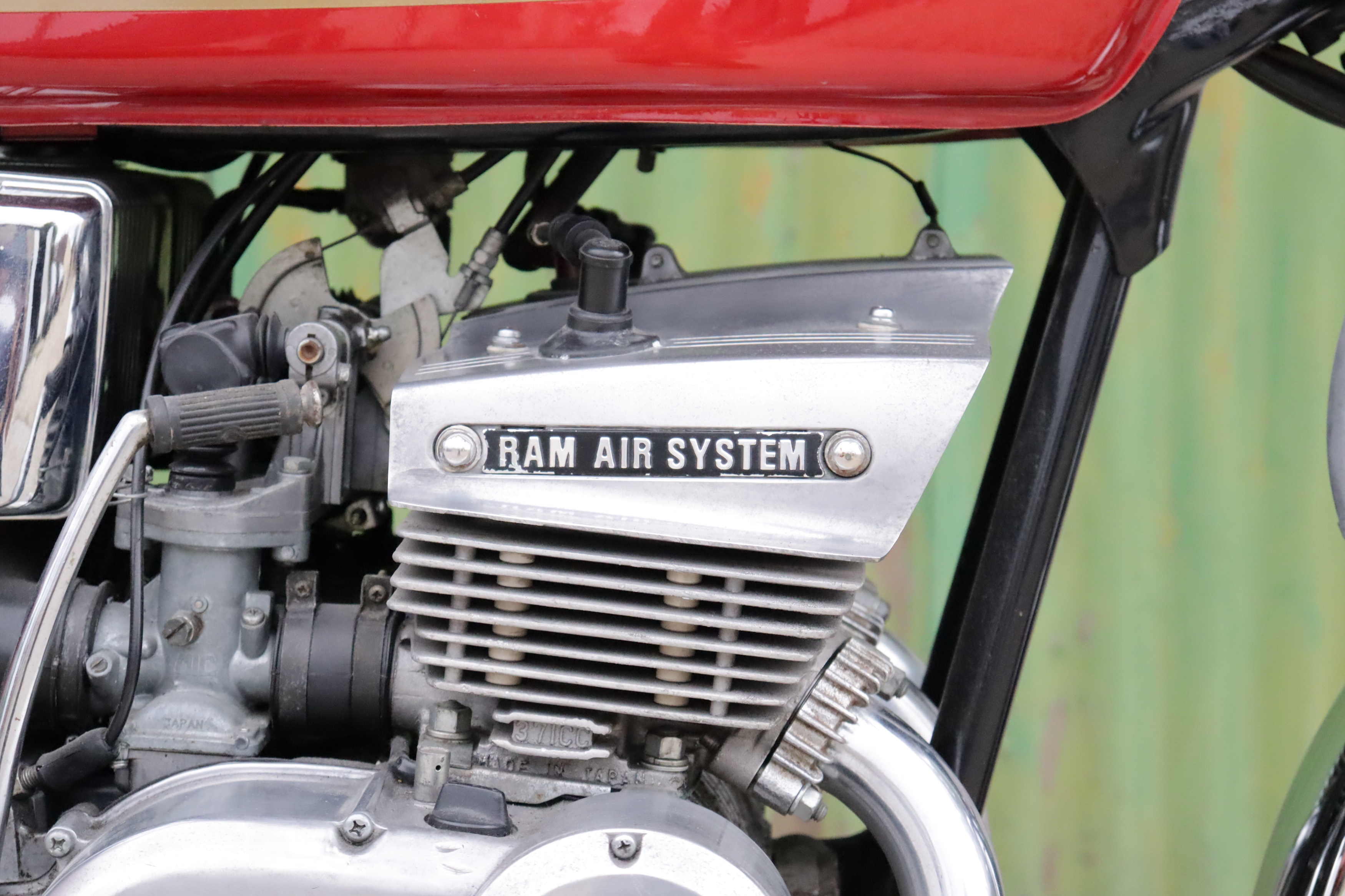 Lot 303 - 1977 Suzuki GT 380