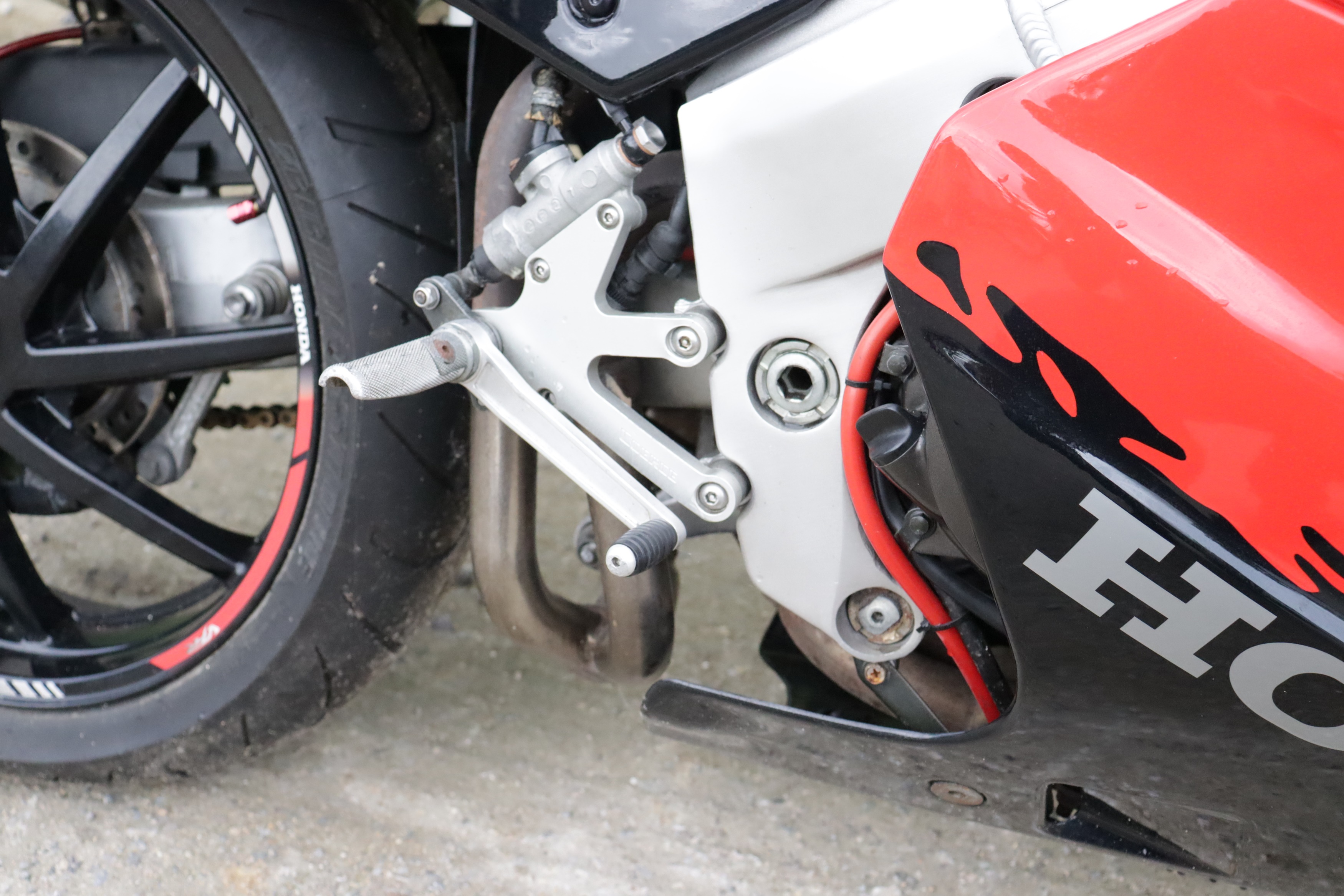 Lot 225 - 1995 Honda VFR 400R