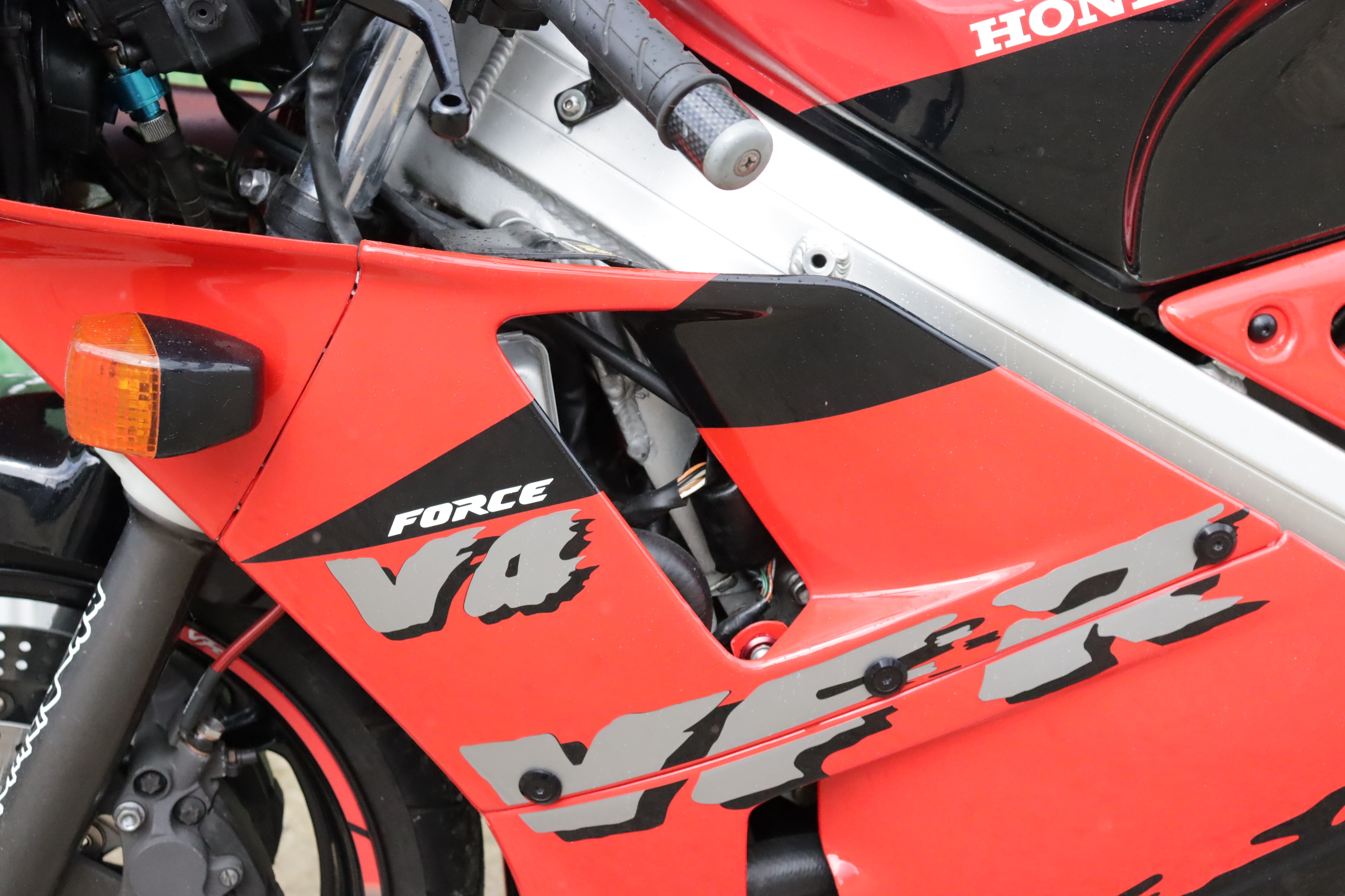 Lot 225 - 1995 Honda VFR 400R