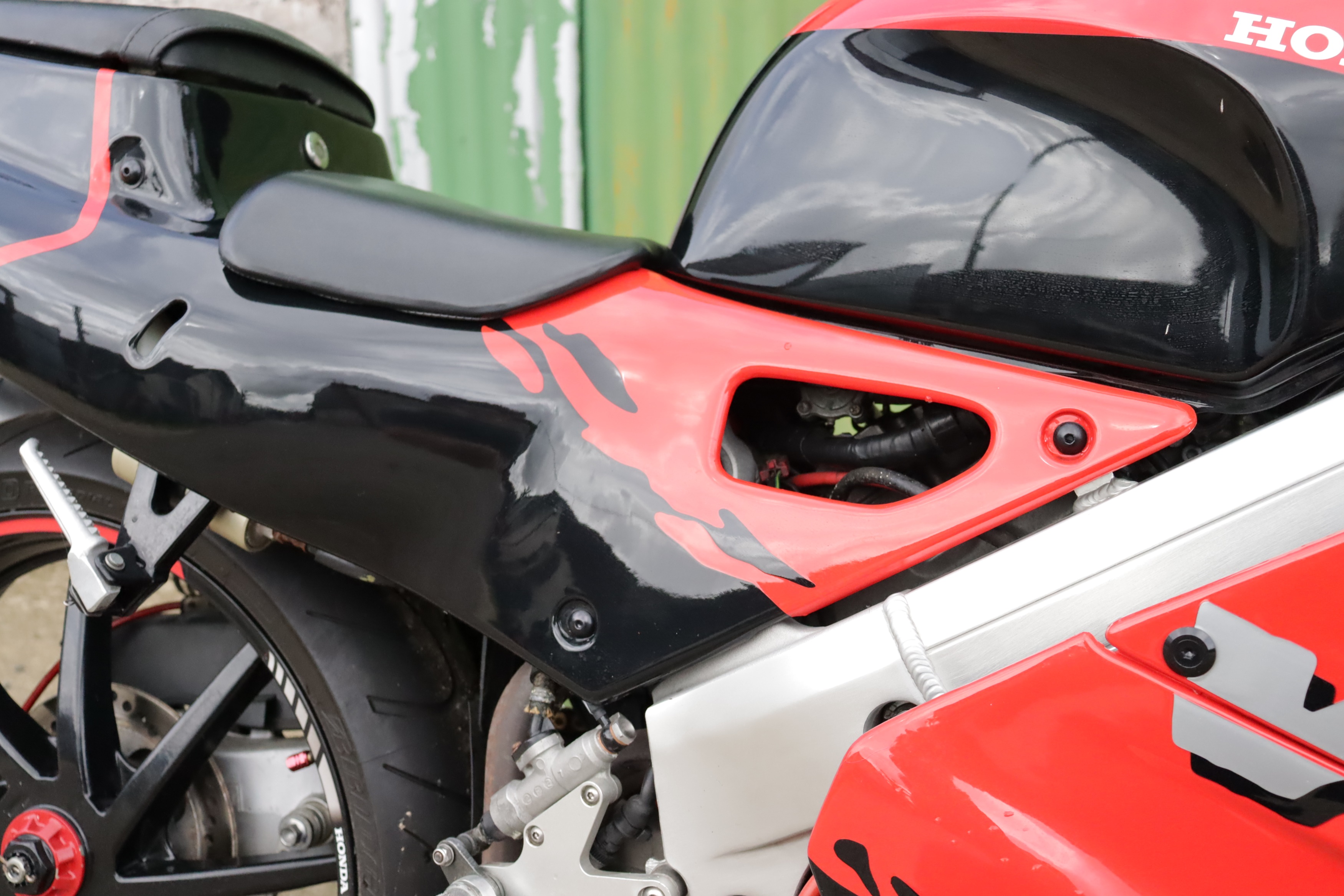 Lot 225 - 1995 Honda VFR 400R