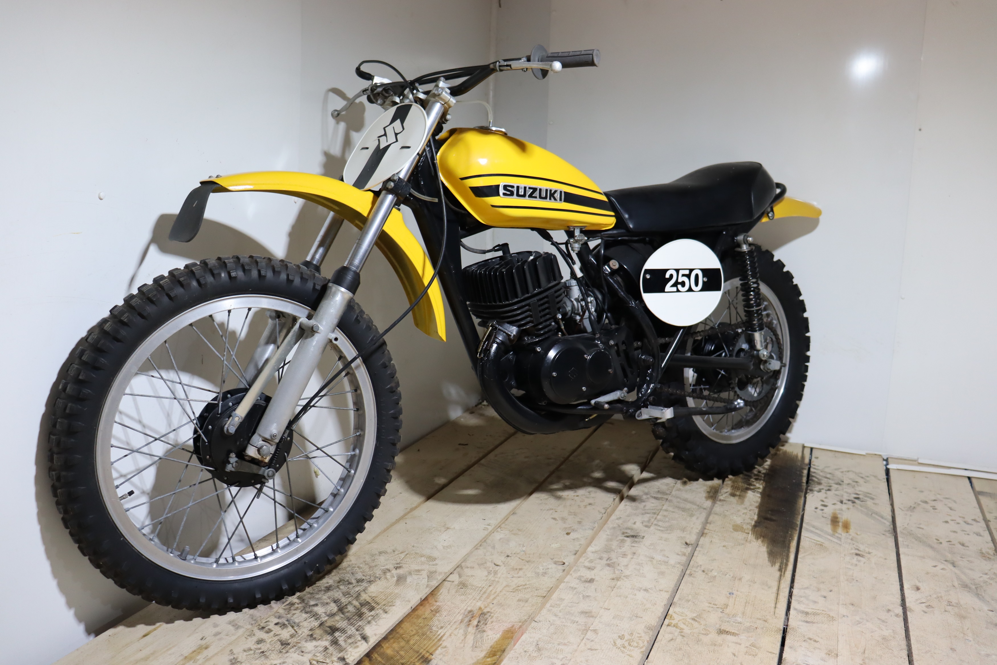 Lot 403 - c.1973 Suzuki TM 250