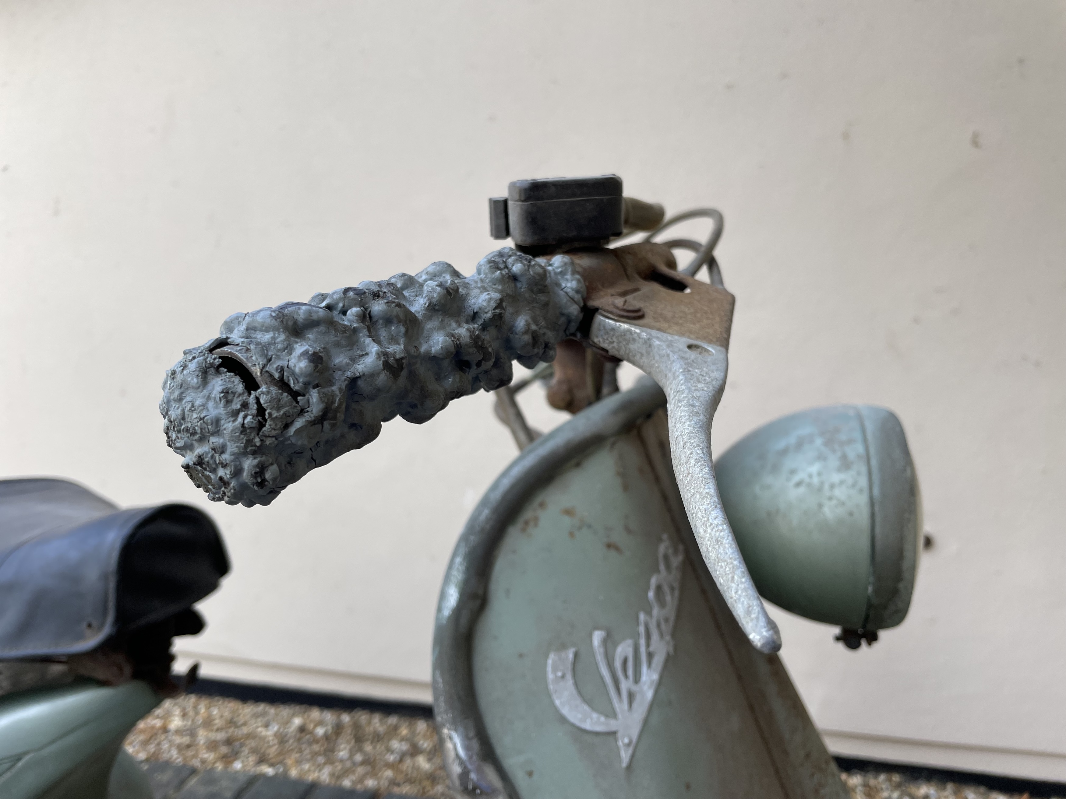 Lot 103 - 1954 Vespa Douglas Model G