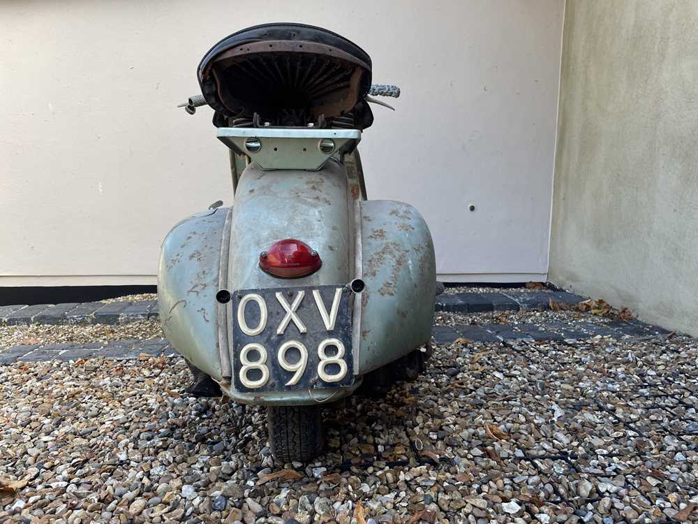 Lot 103 - 1954 Vespa Douglas Model G