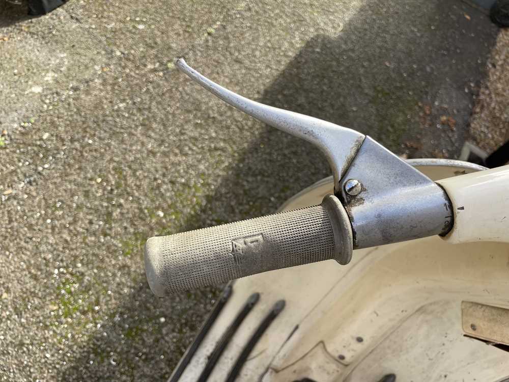 Lot 122 - 1963 Vespa Douglas Sportique