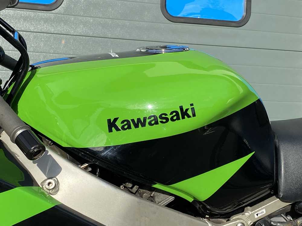 Lot 281 - 2000 Kawasaki 'Ninja' ZX-9R