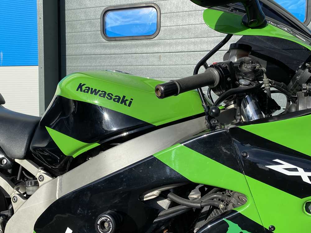 Lot 281 - 2000 Kawasaki 'Ninja' ZX-9R