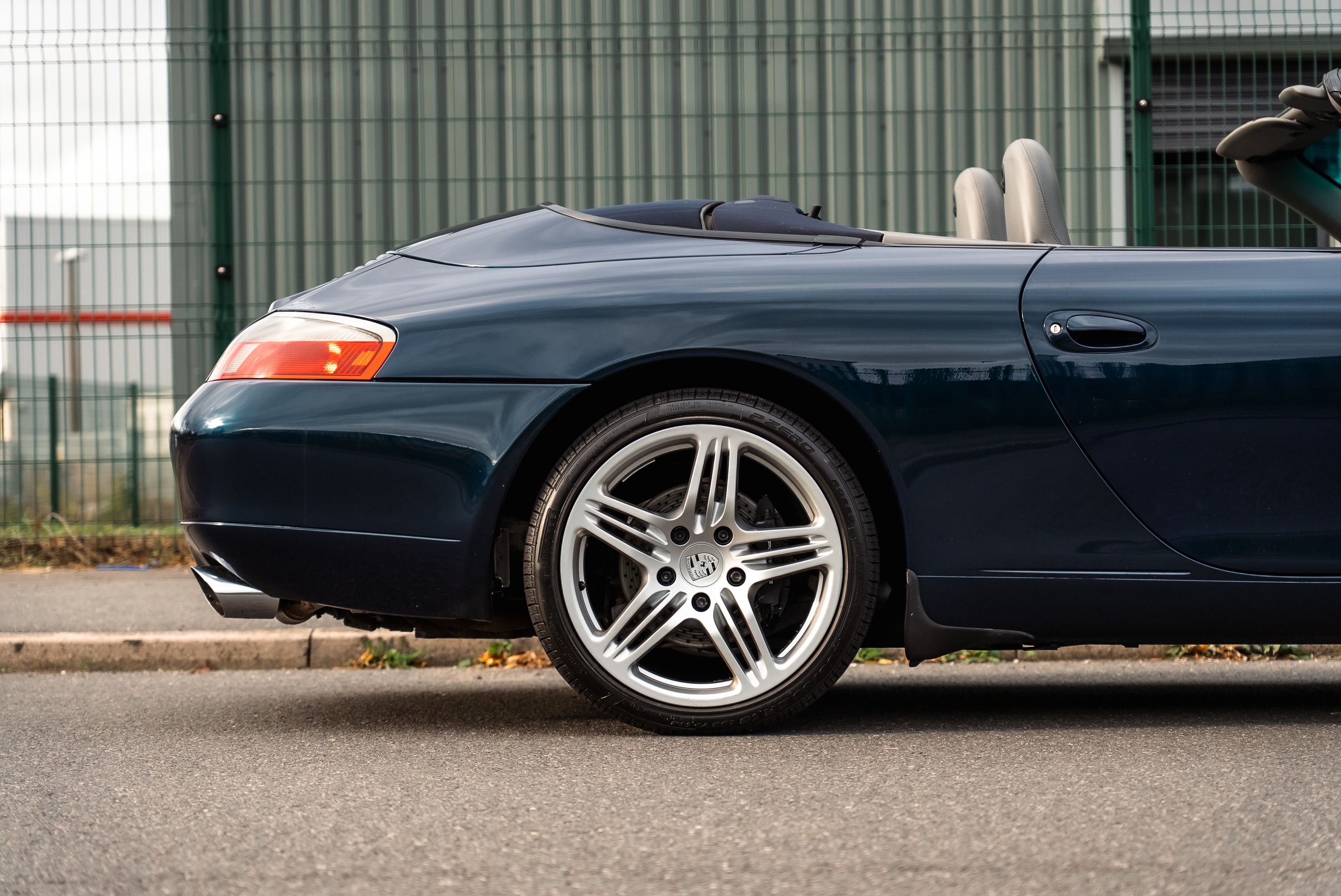 Lot 6 - 2000 Porsche 911 Carrera 2 Cabriolet
