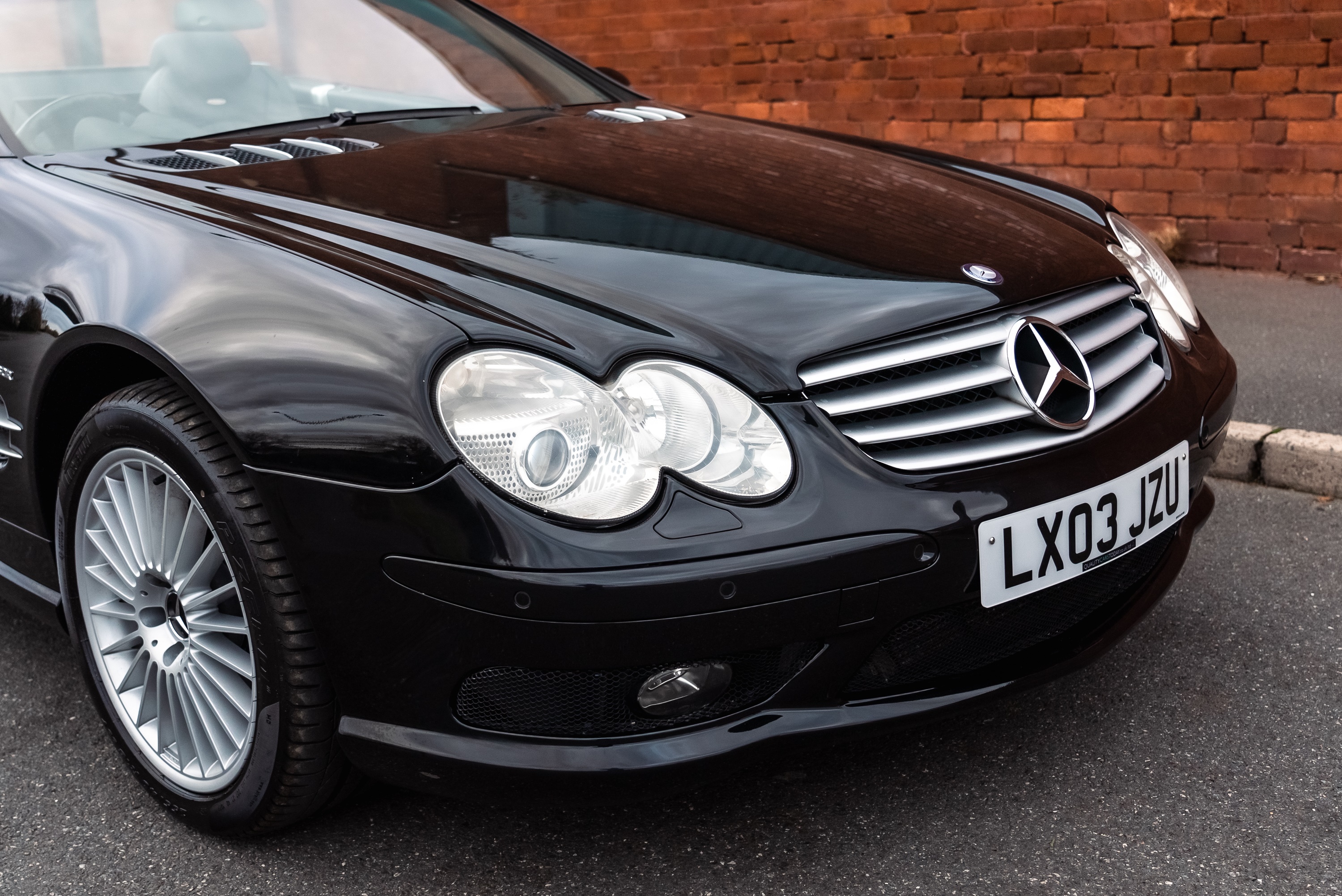 Lot 15 - 2003 Mercedes-Benz SL55 AMG