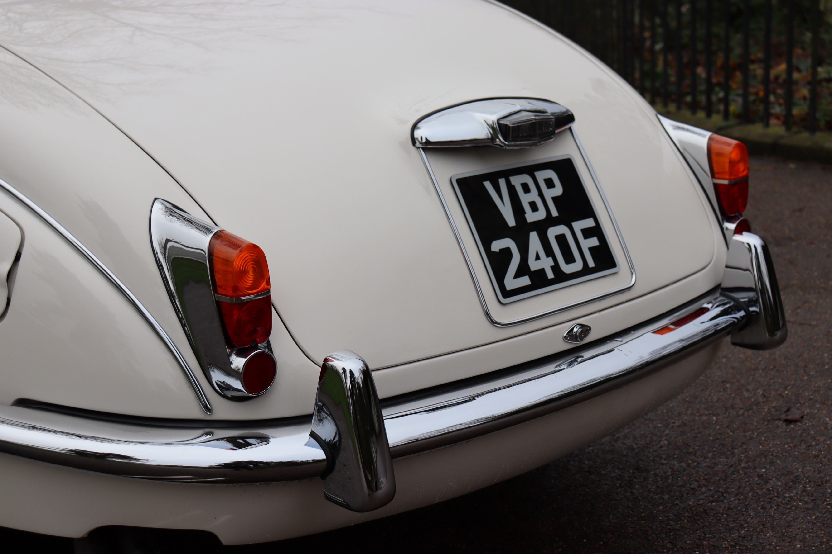 Lot 89 - 1968 Jaguar 240