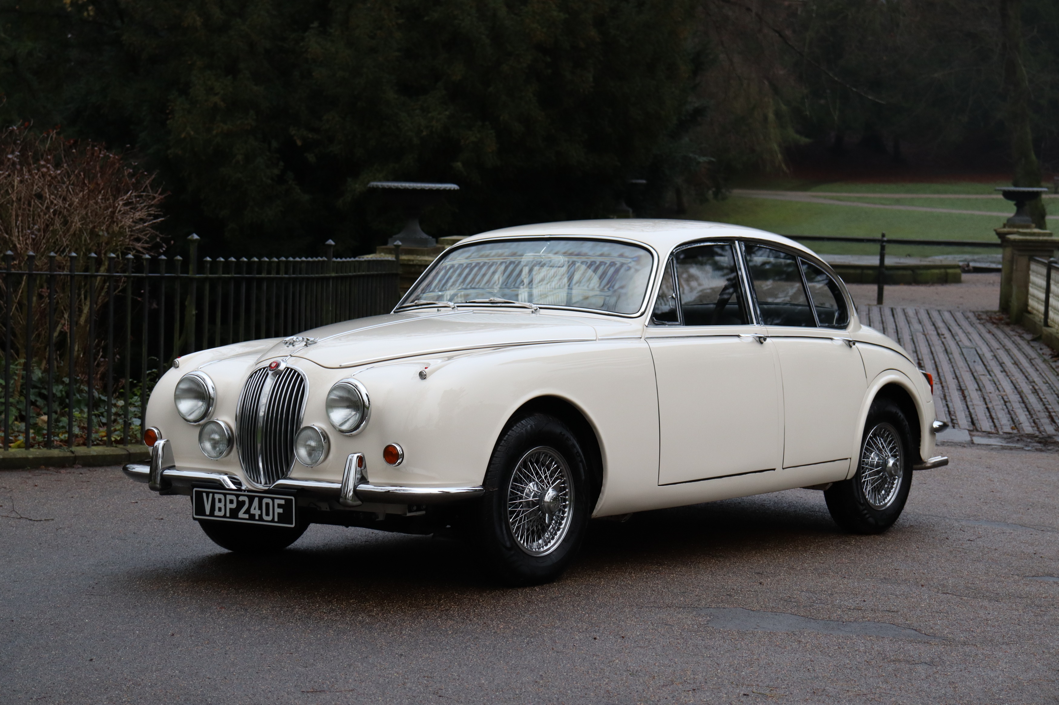 Lot 89 - 1968 Jaguar 240