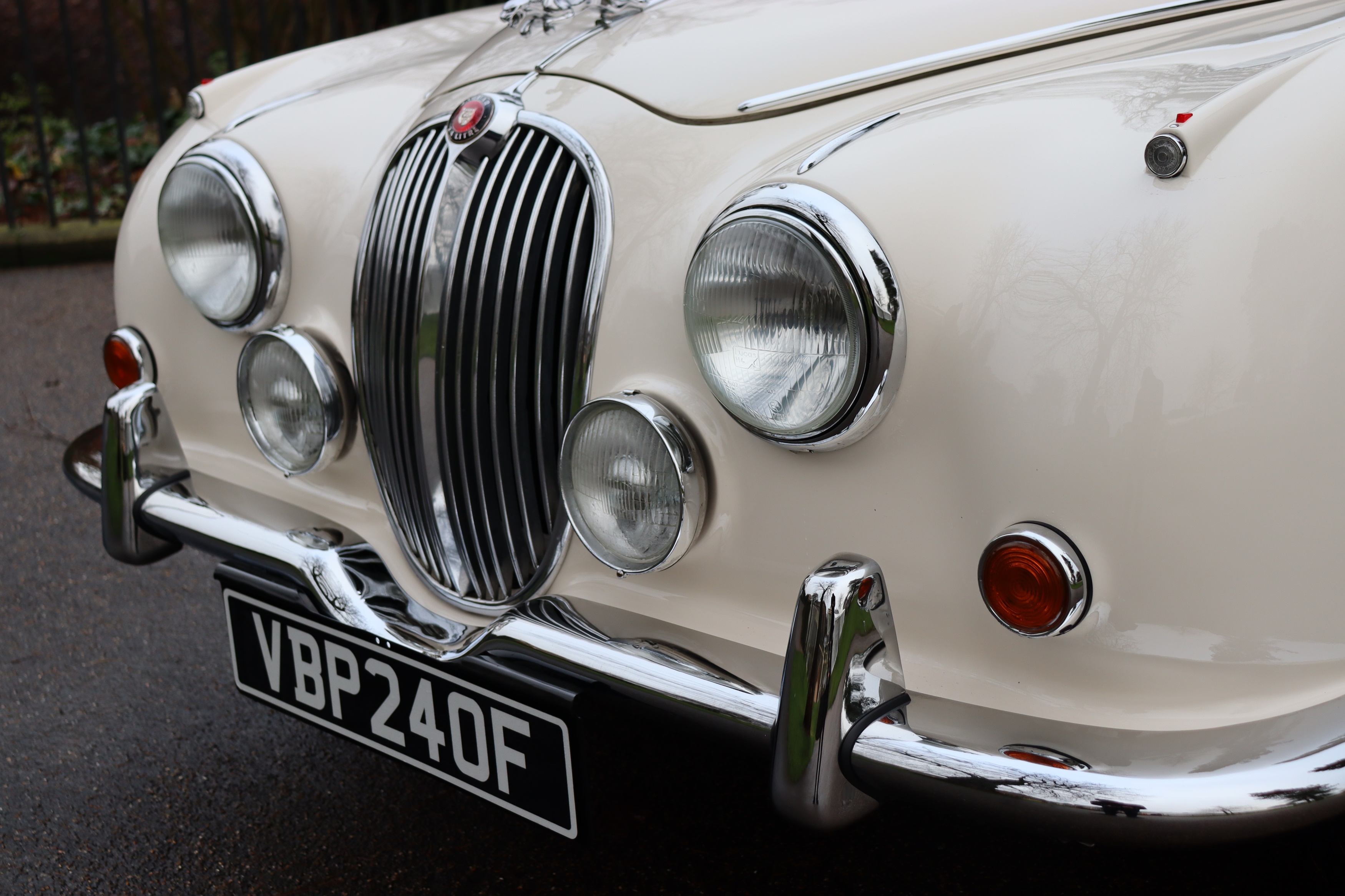 Lot 89 - 1968 Jaguar 240