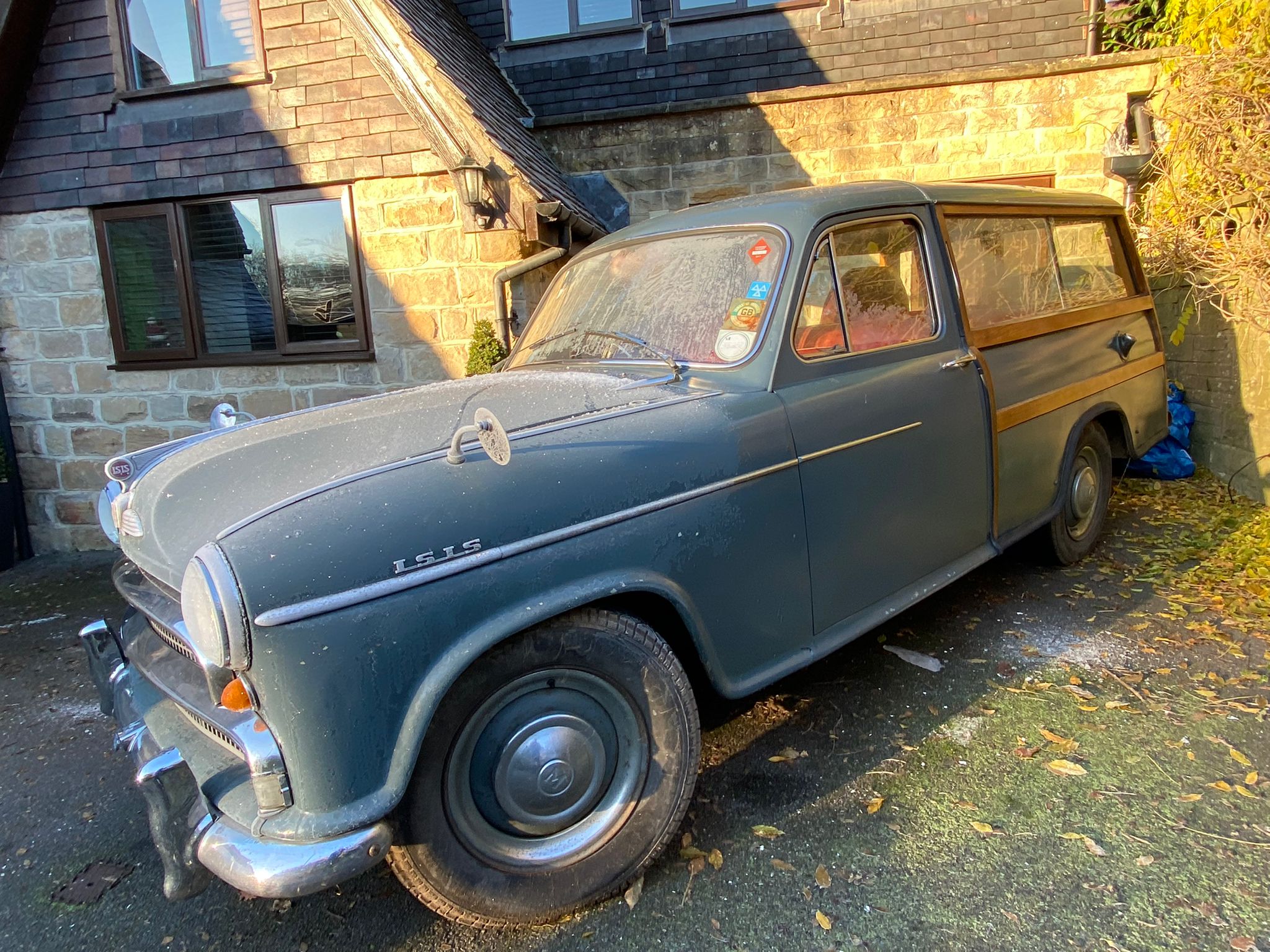 1957 Morris Isis Series II Traveller