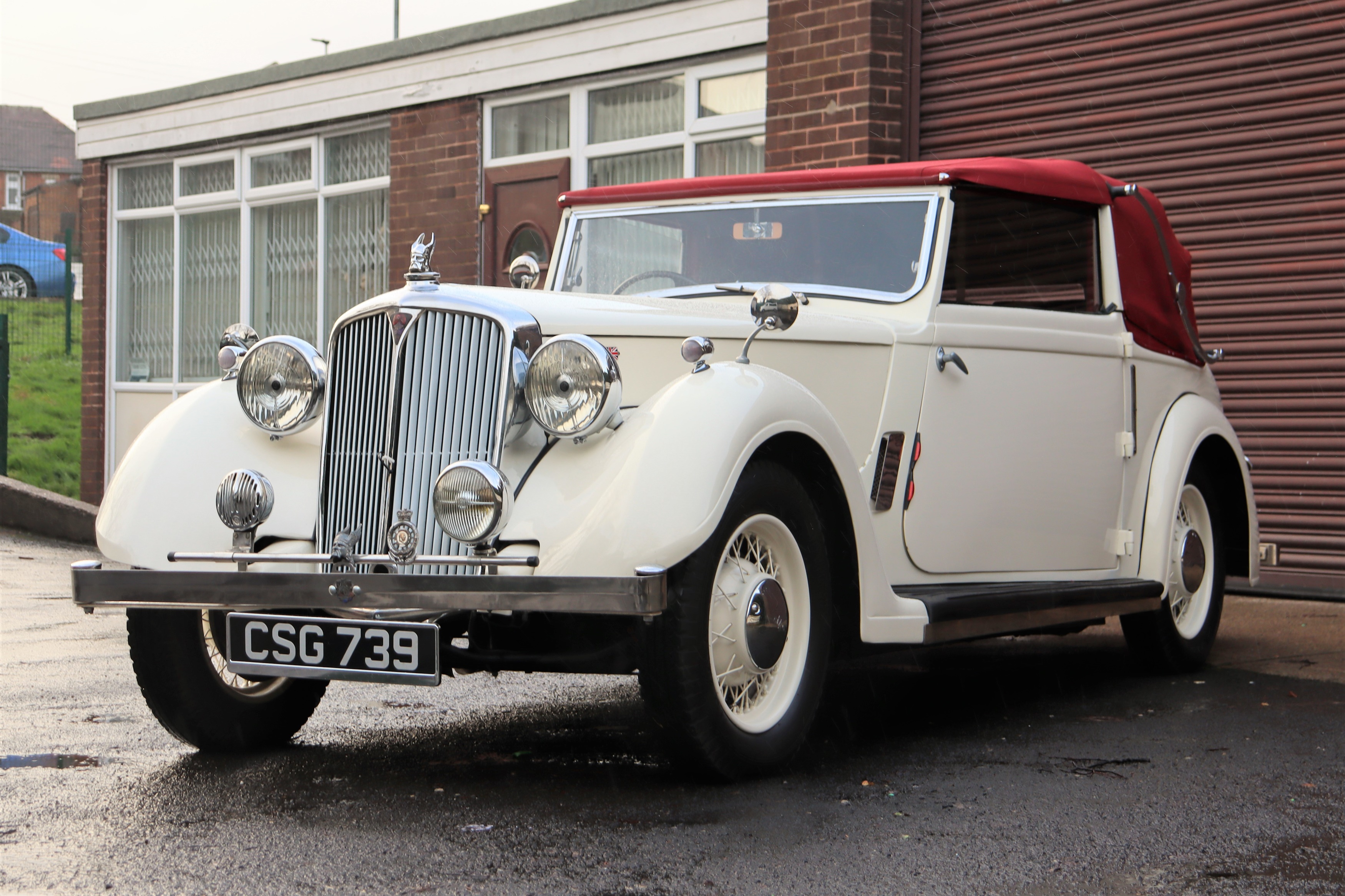 Lot 28 - 1939 Rover 14hp Tickford Three-Position