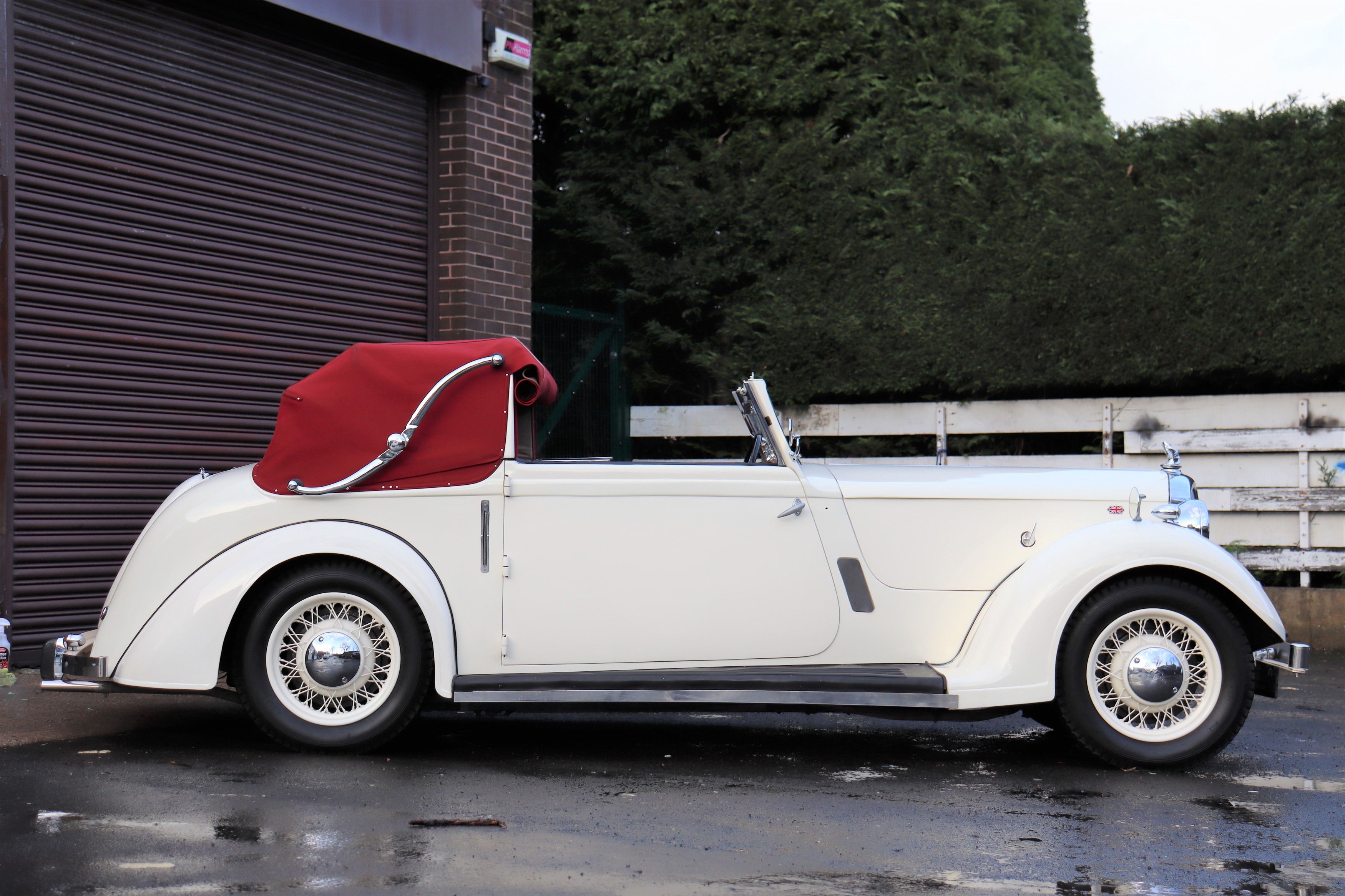 Lot 28 - 1939 Rover 14hp Tickford Three-Position
