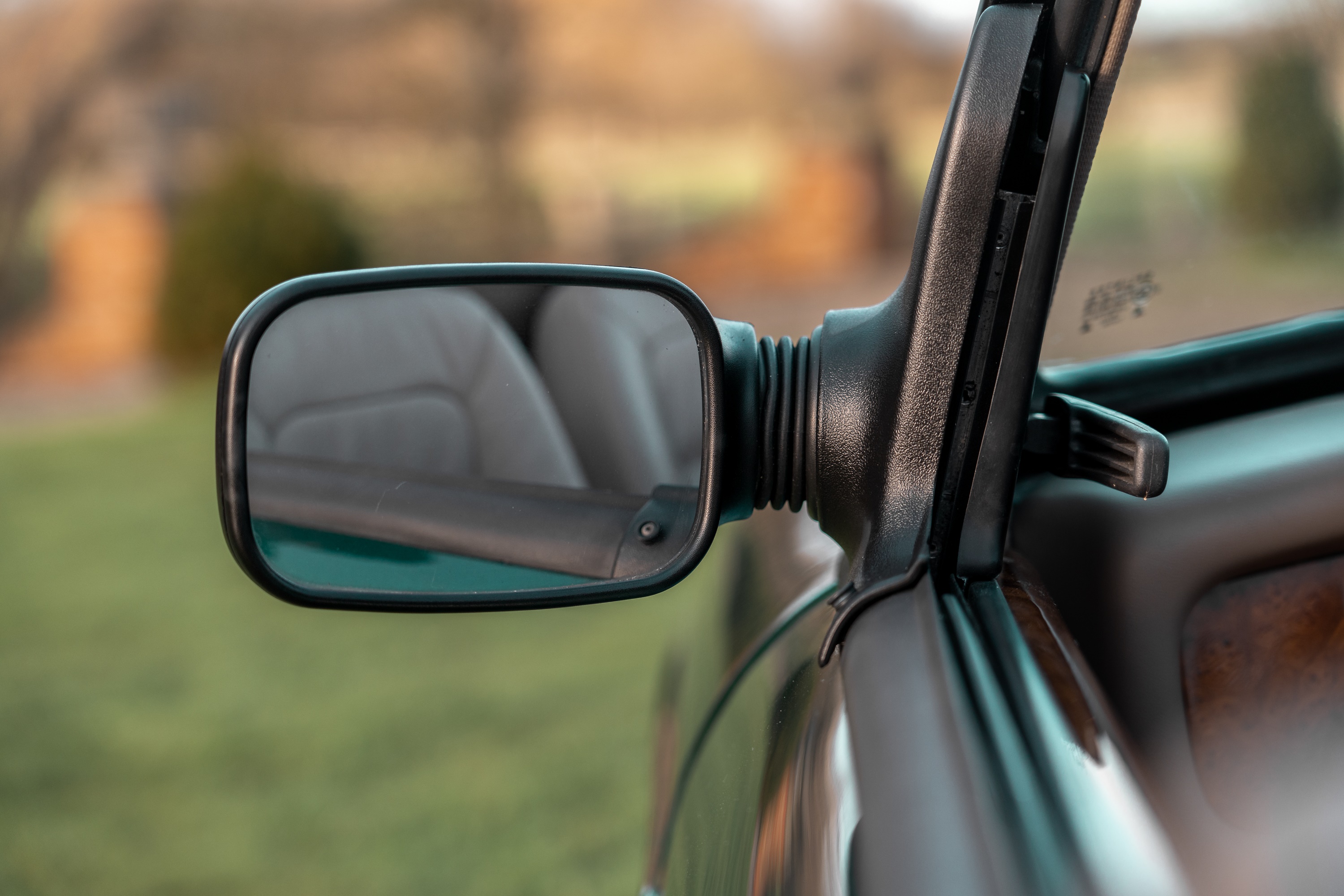 Lot 24 - 1994 MG RV8