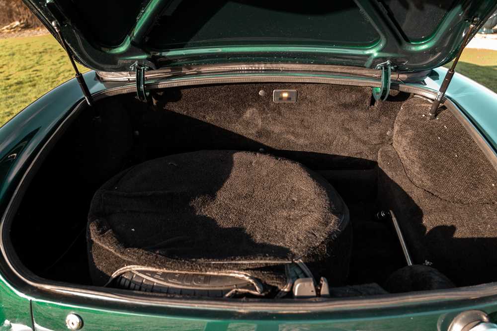 Lot 24 - 1994 MG RV8