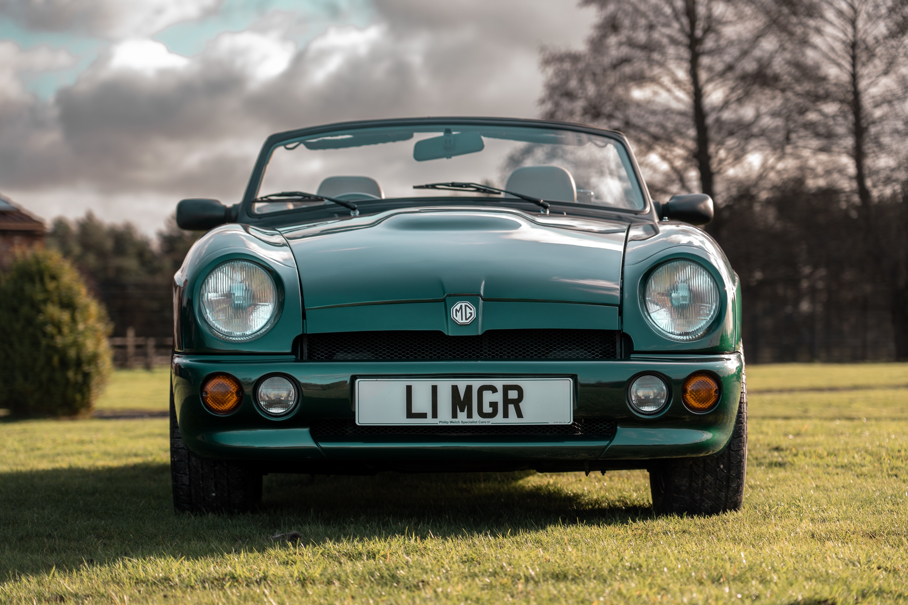 Lot 24 - 1994 MG RV8