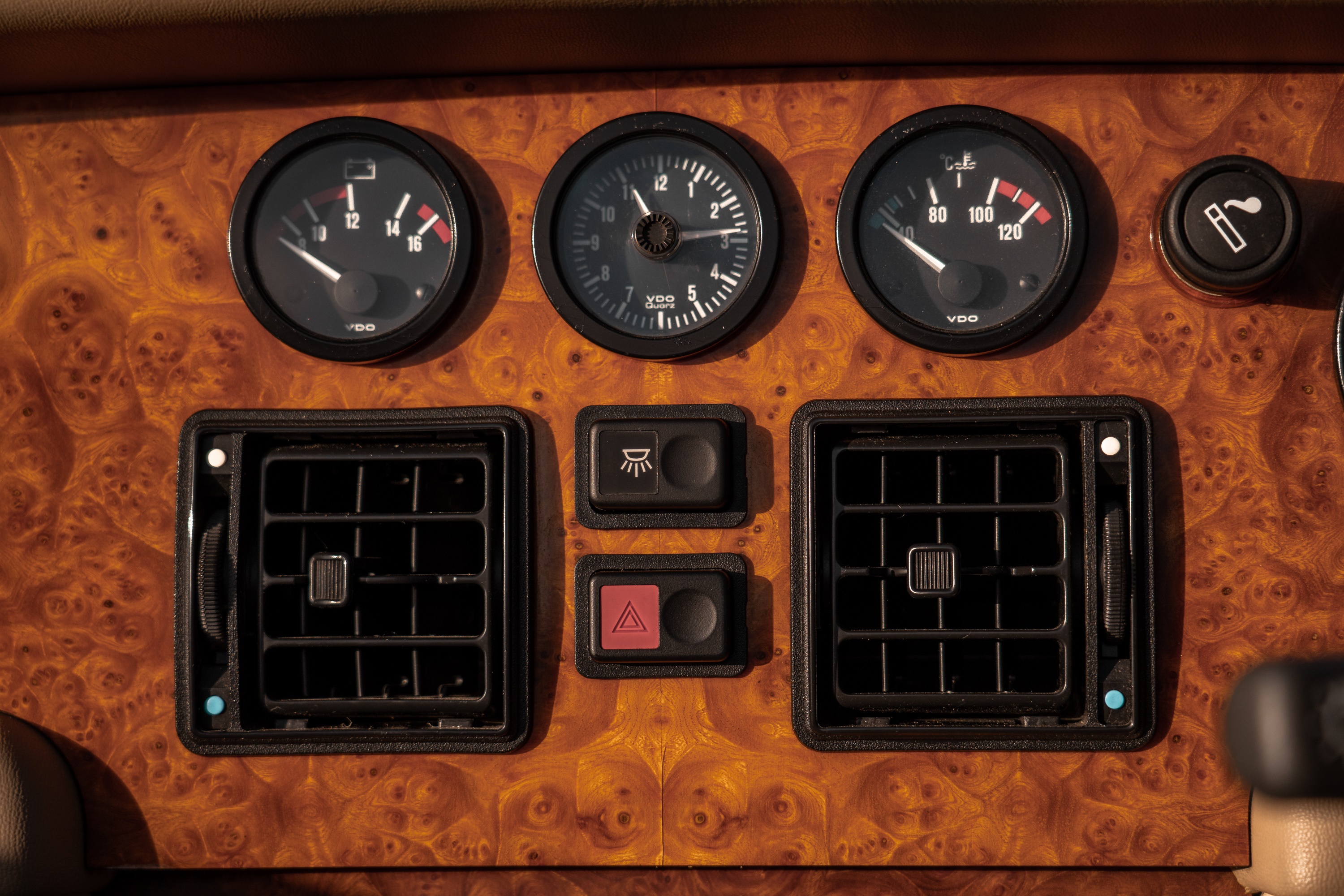 Lot 24 - 1994 MG RV8